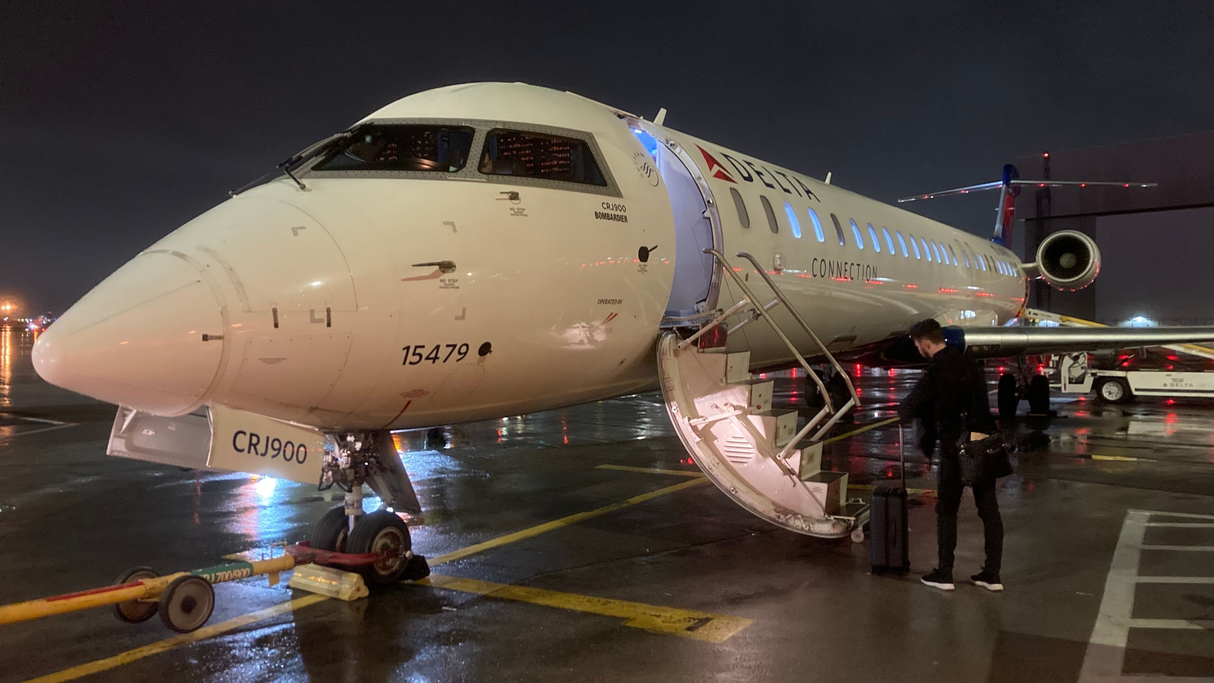 Southwest Airlines Boeing 737-700 Returns To Service After Tire Bursts In Los Angeles
