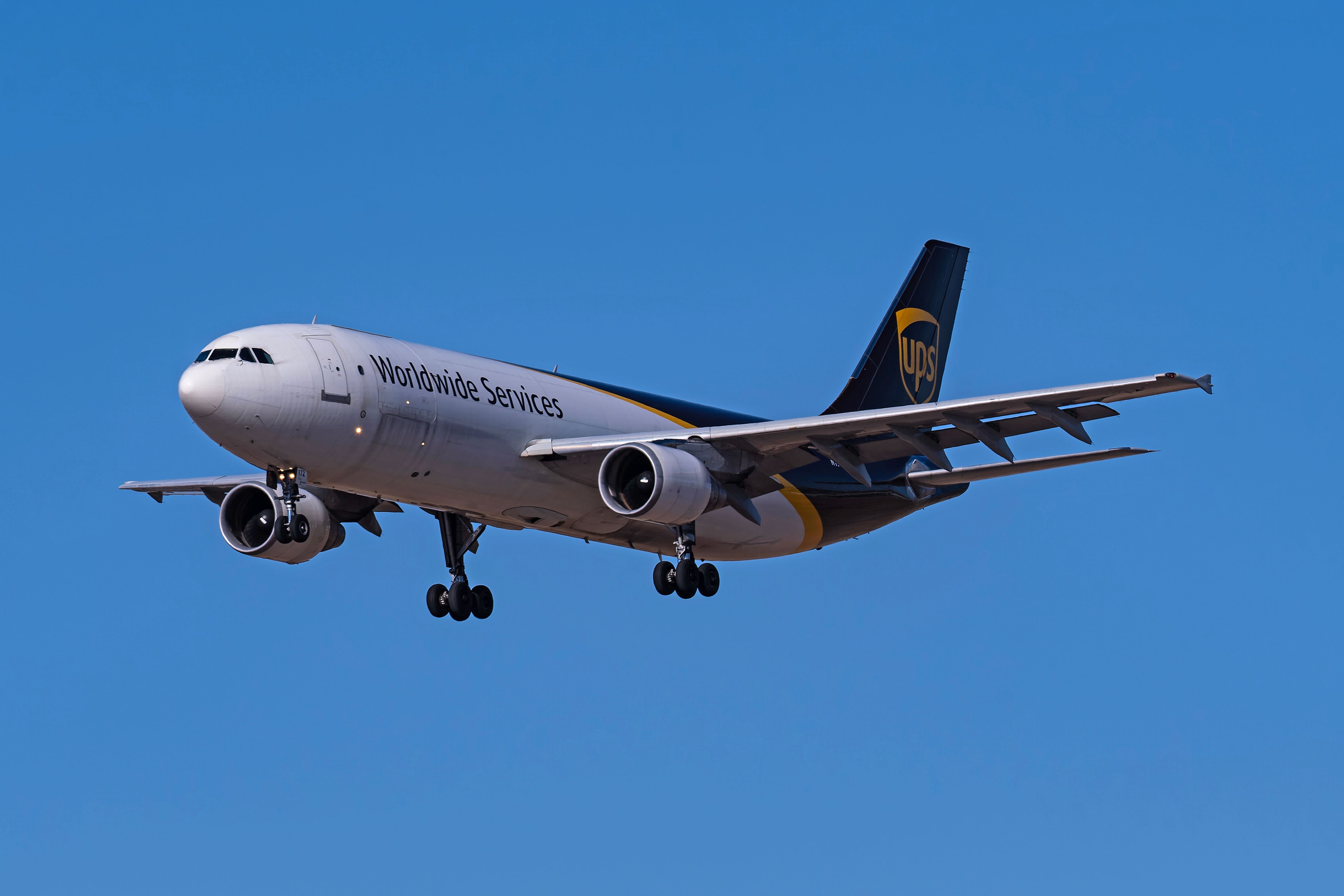 UPS Airbus A300-600F Damaged After Tail Strike During Landing In Louisville