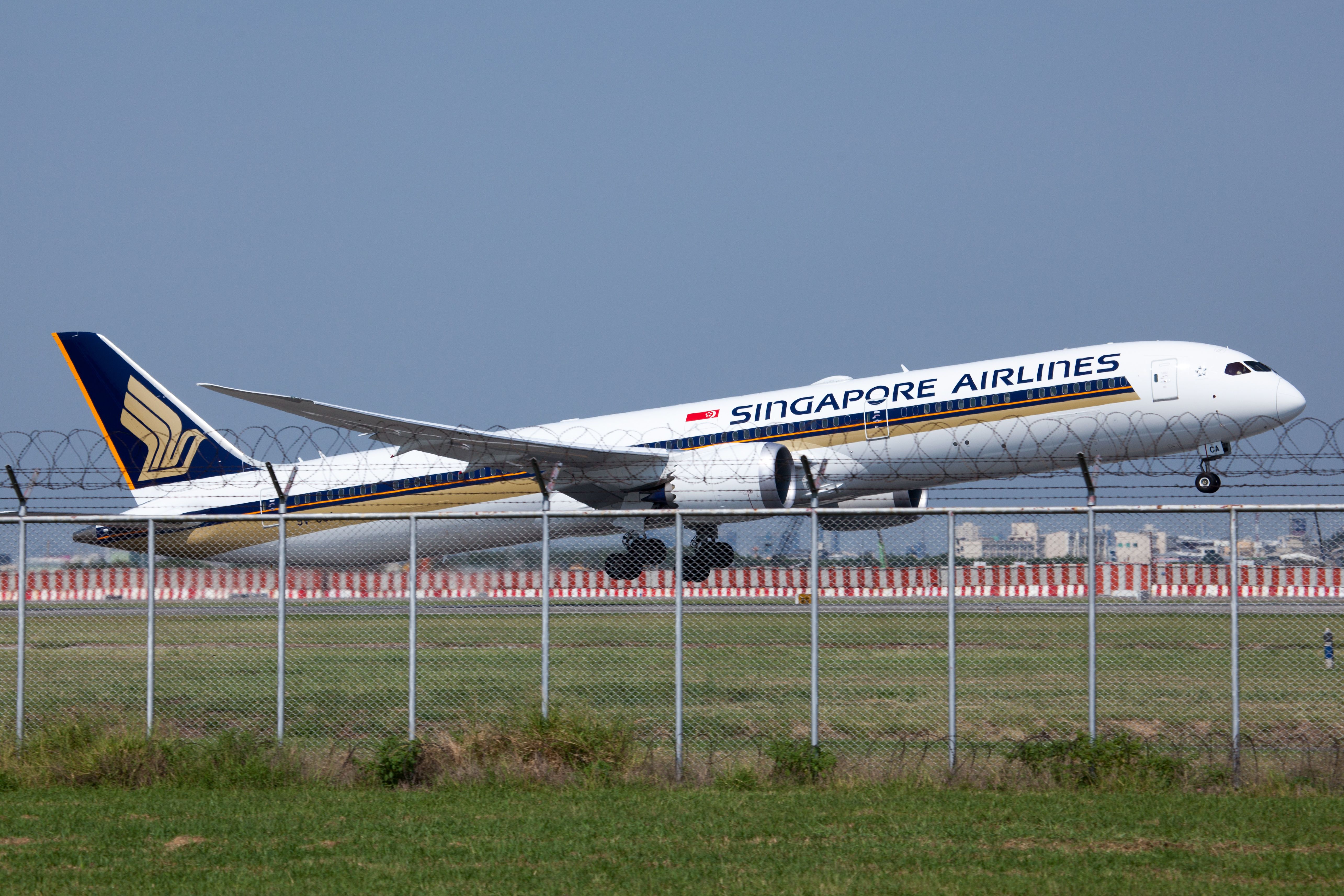 US Air Force VIP Transport: What To Know About The C-37A/B