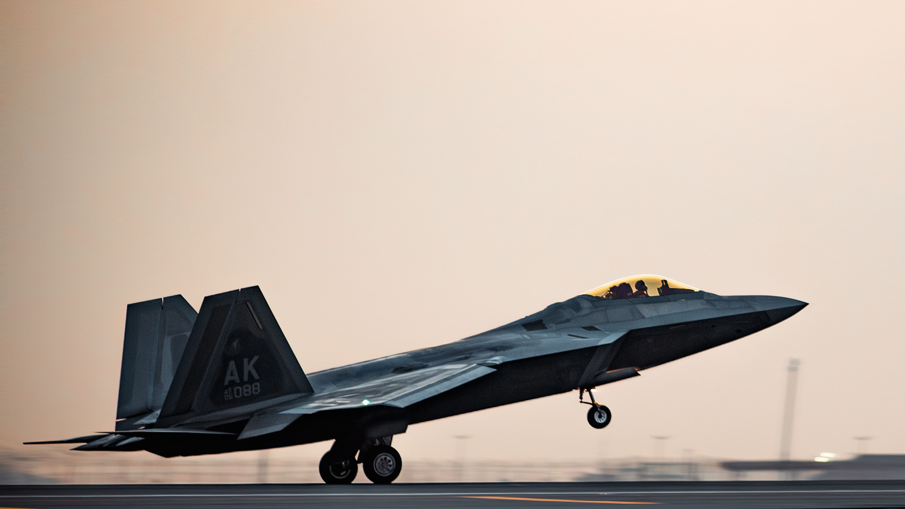 How The F-22 Raptor Achieves Its Remarkable Mach 2 Top Speed