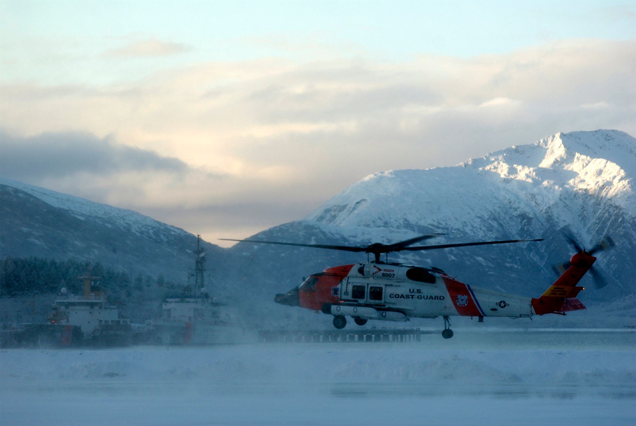 US Coast Guard Helicopters: 5 Fast Facts On The Rotary Wing & Special ...
