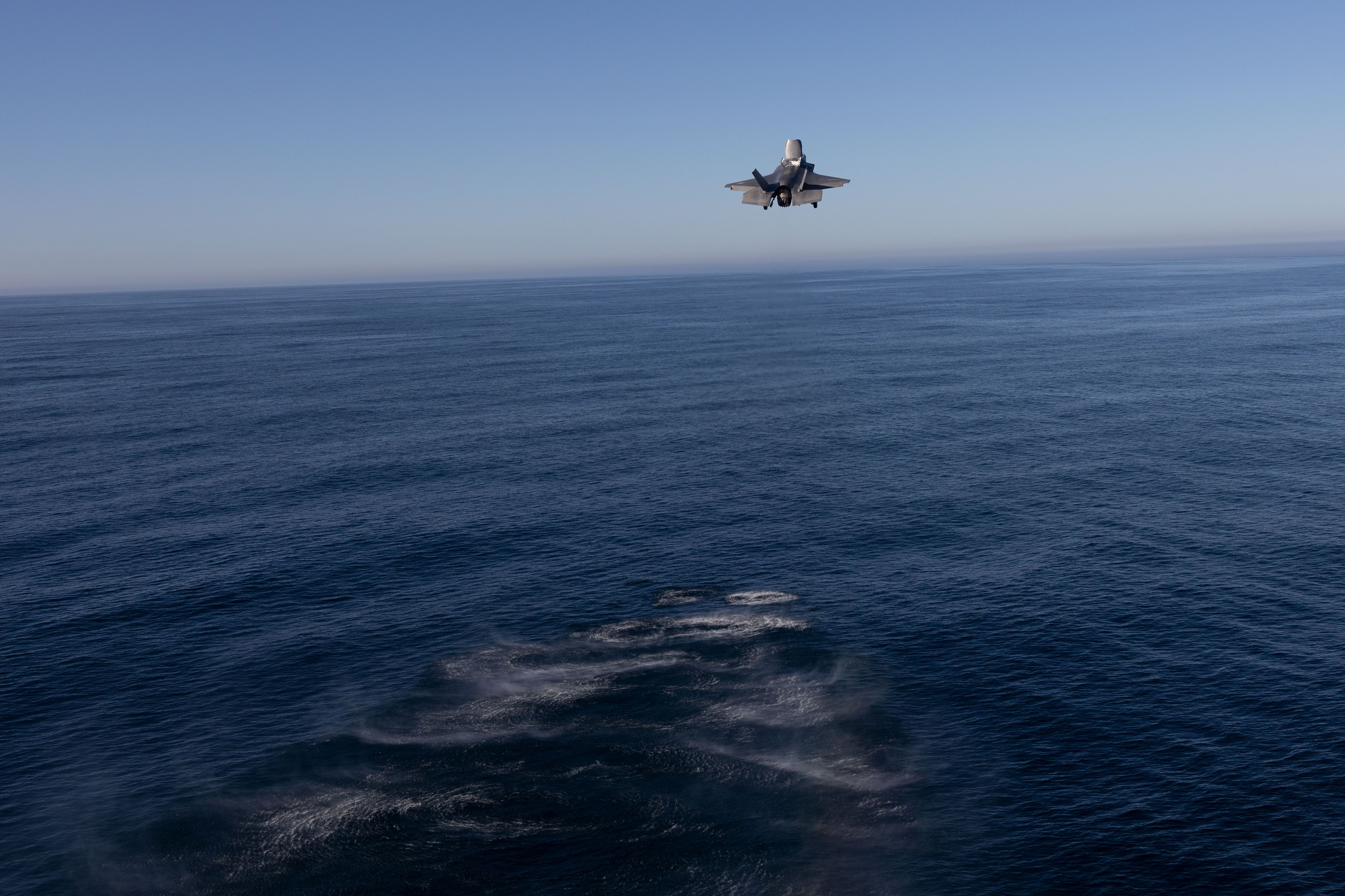 How Do USMC F-35B Fighters Perform SVTOL On Ships?
