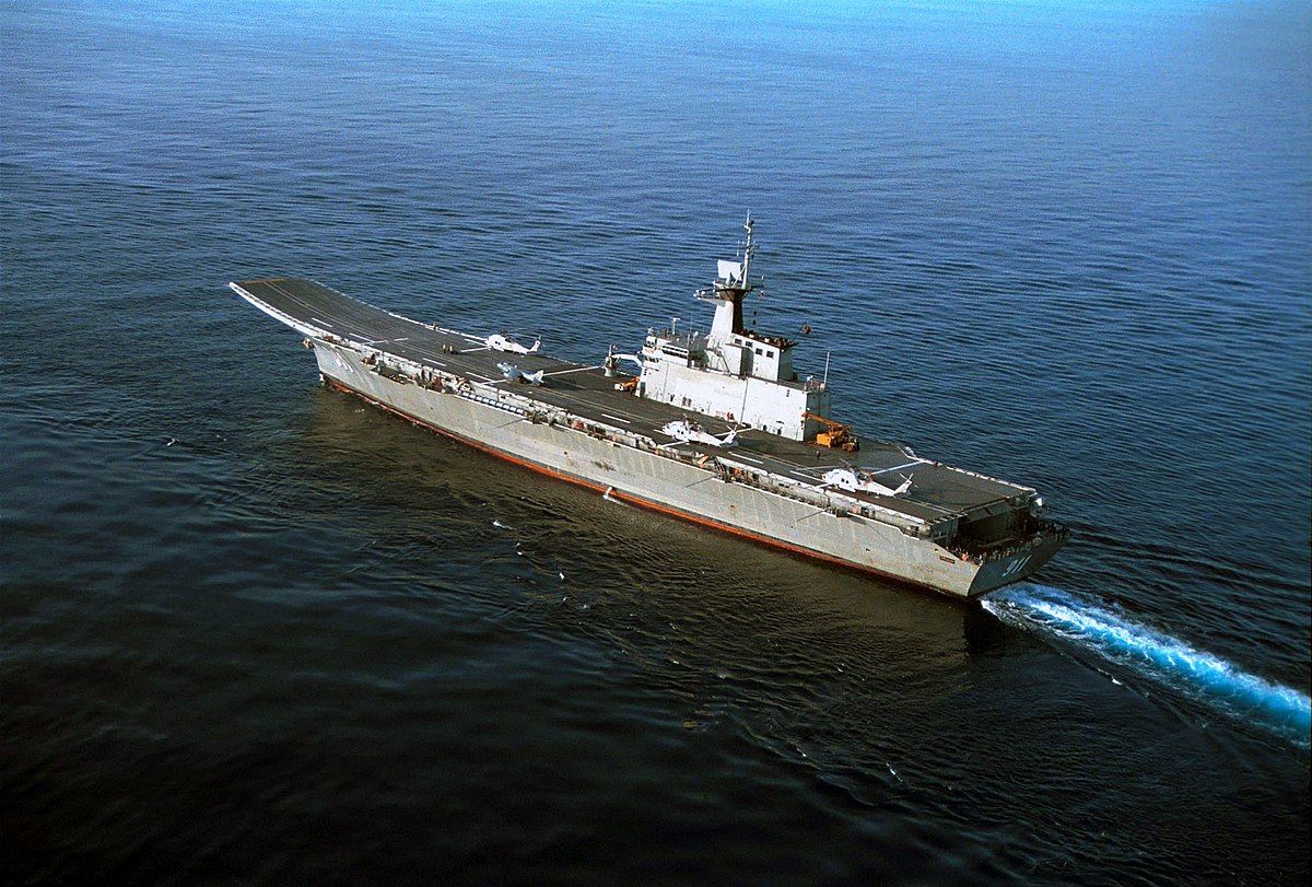 What Aircraft Can The HTMS Chakri Naruebet Deploy?