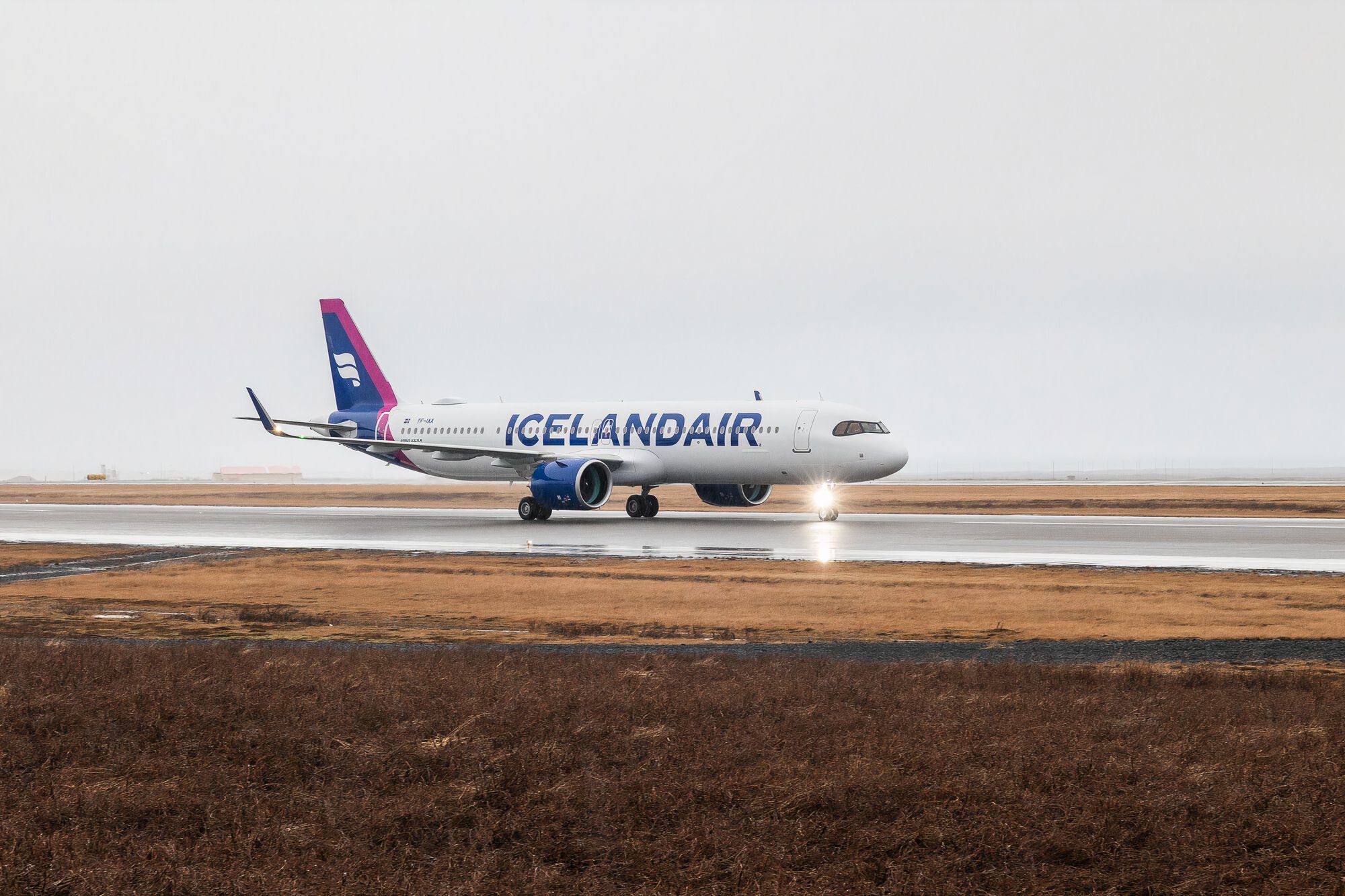 Icelandair Receives 1st Airbus A321LR & Confirms Boeing 757 Retirement For 2027