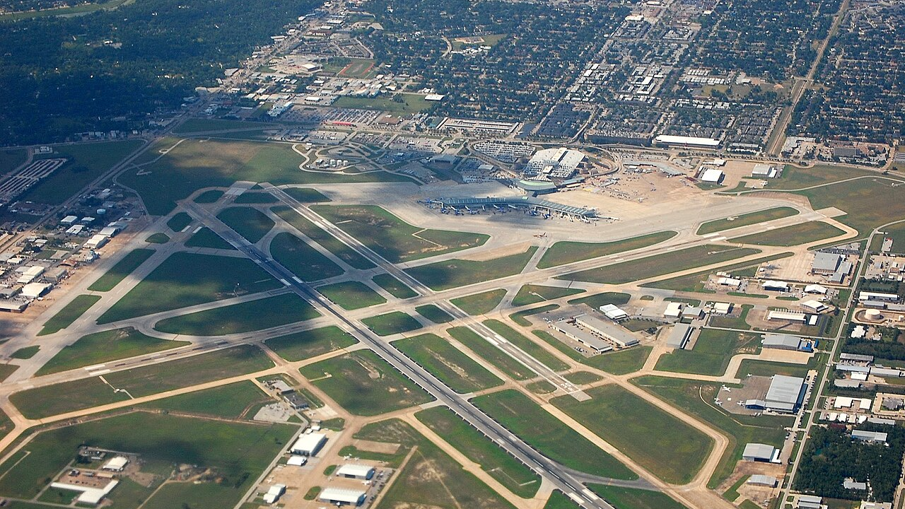 Houston Hobby Airport Reopens Runway After Months-Long Improvement Project