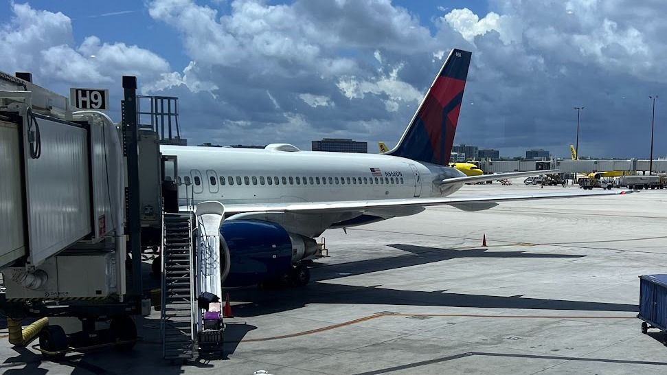 We Flew On A 33-Year Old Delta Air Lines Boeing 757-200. Here’s How It ...