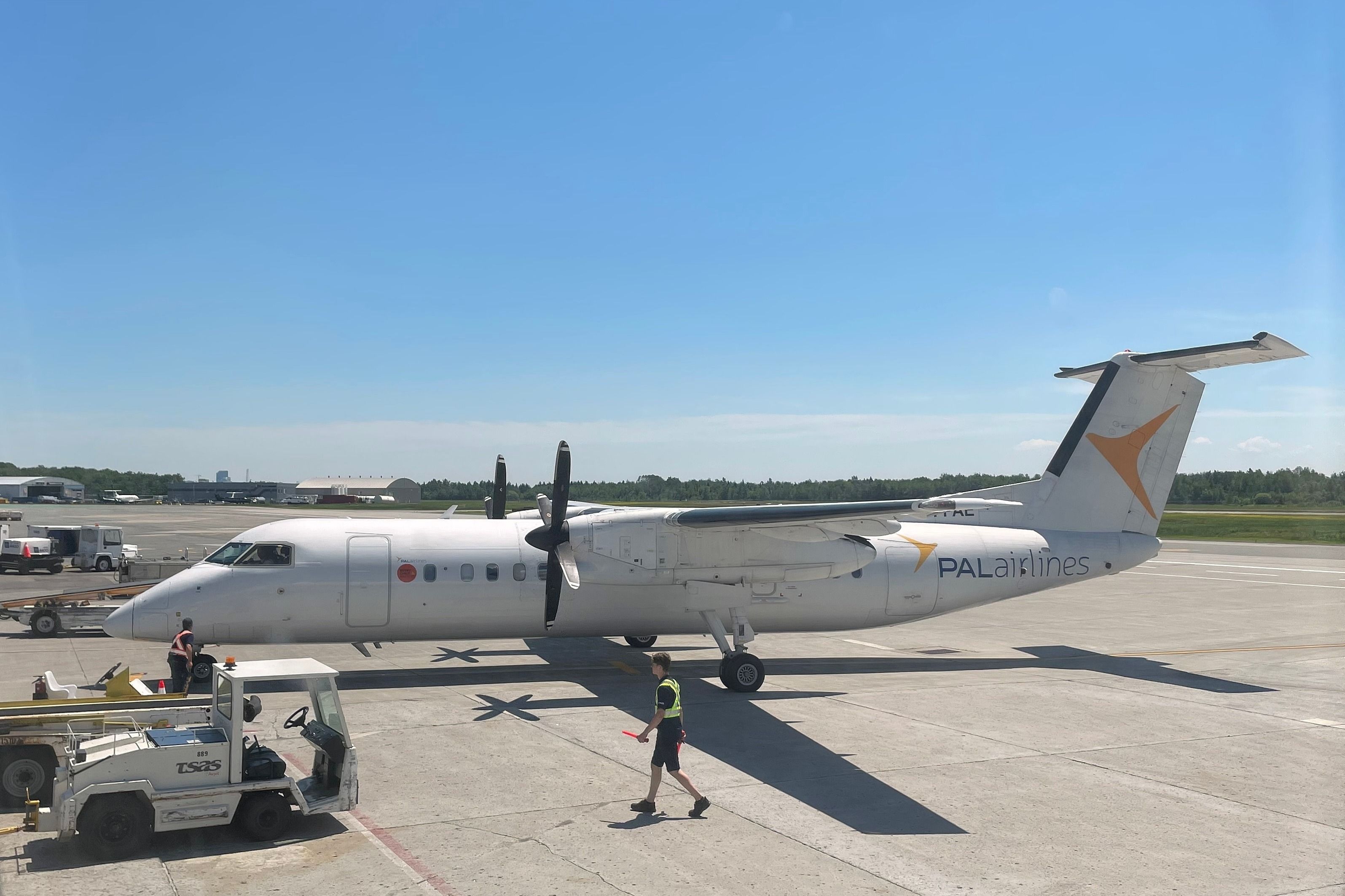 Halifax Airport Removes Damaged PAL Airlines Dash 8-400 From Runway