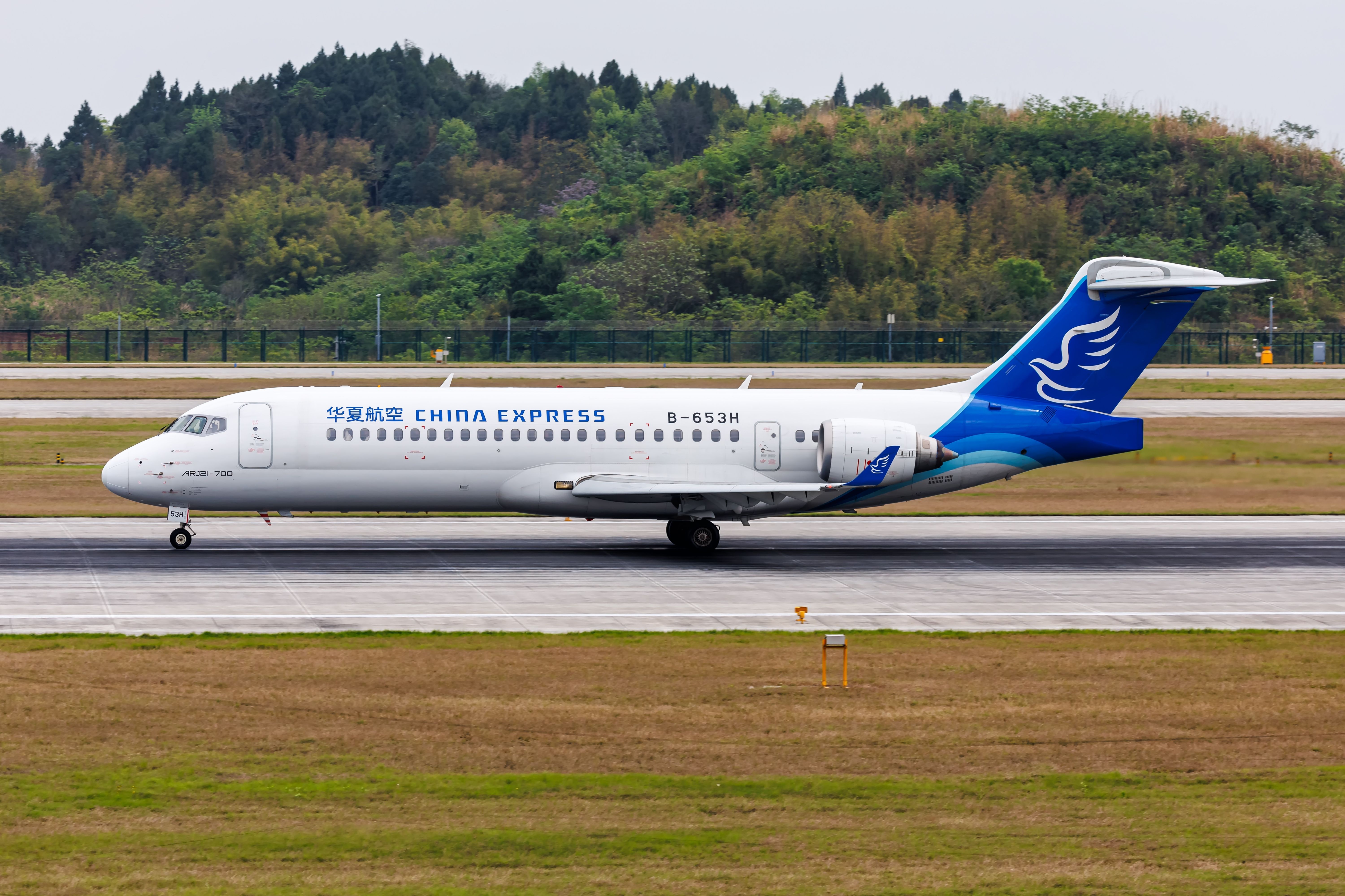 Comac C909 | Simple Flying