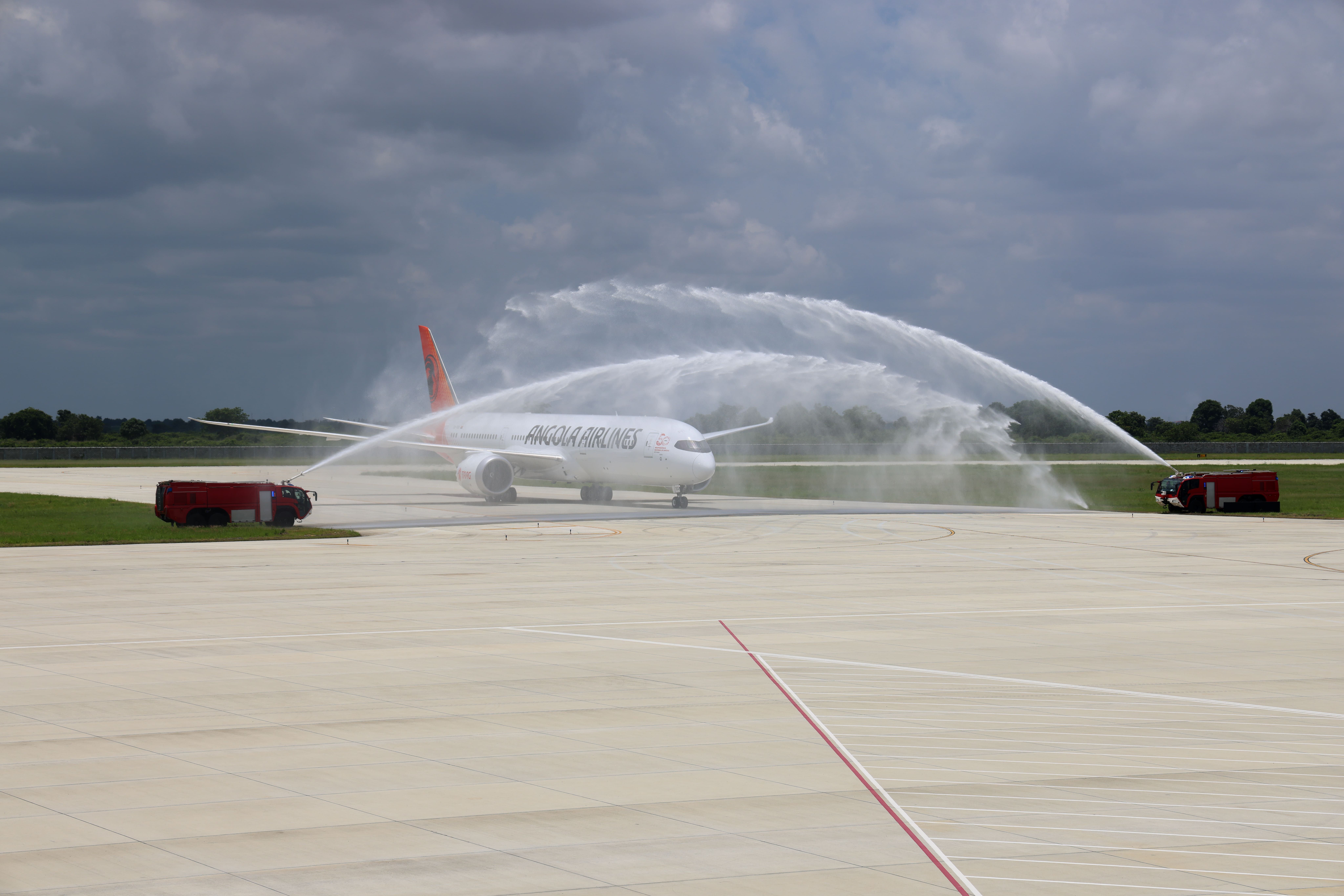 TAAG Angola Airlines Gets Its 1st Boeing 787 Dreamliner