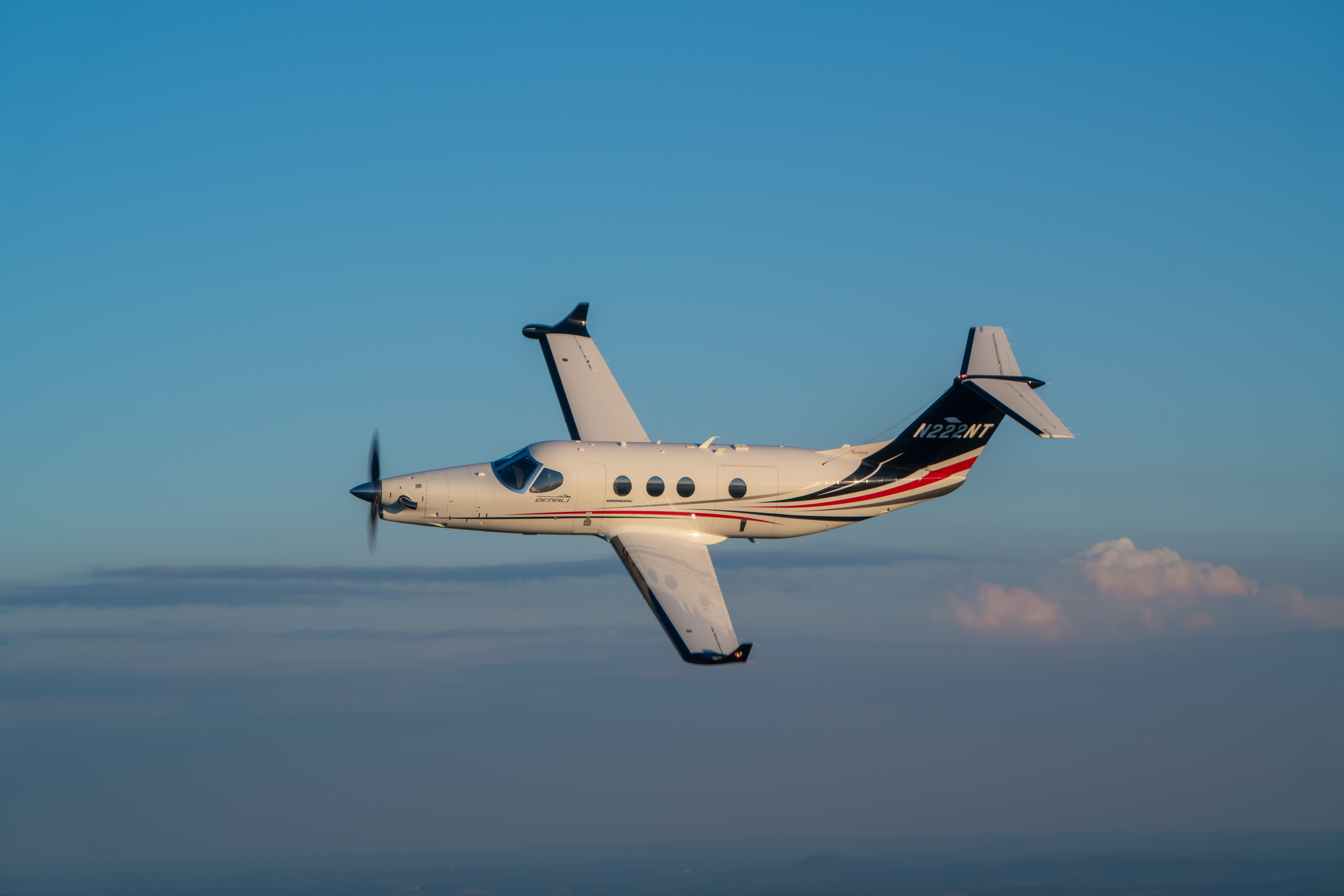 A Look At 4 Unique Differences Between The Pilatus PC-12 And The ...
