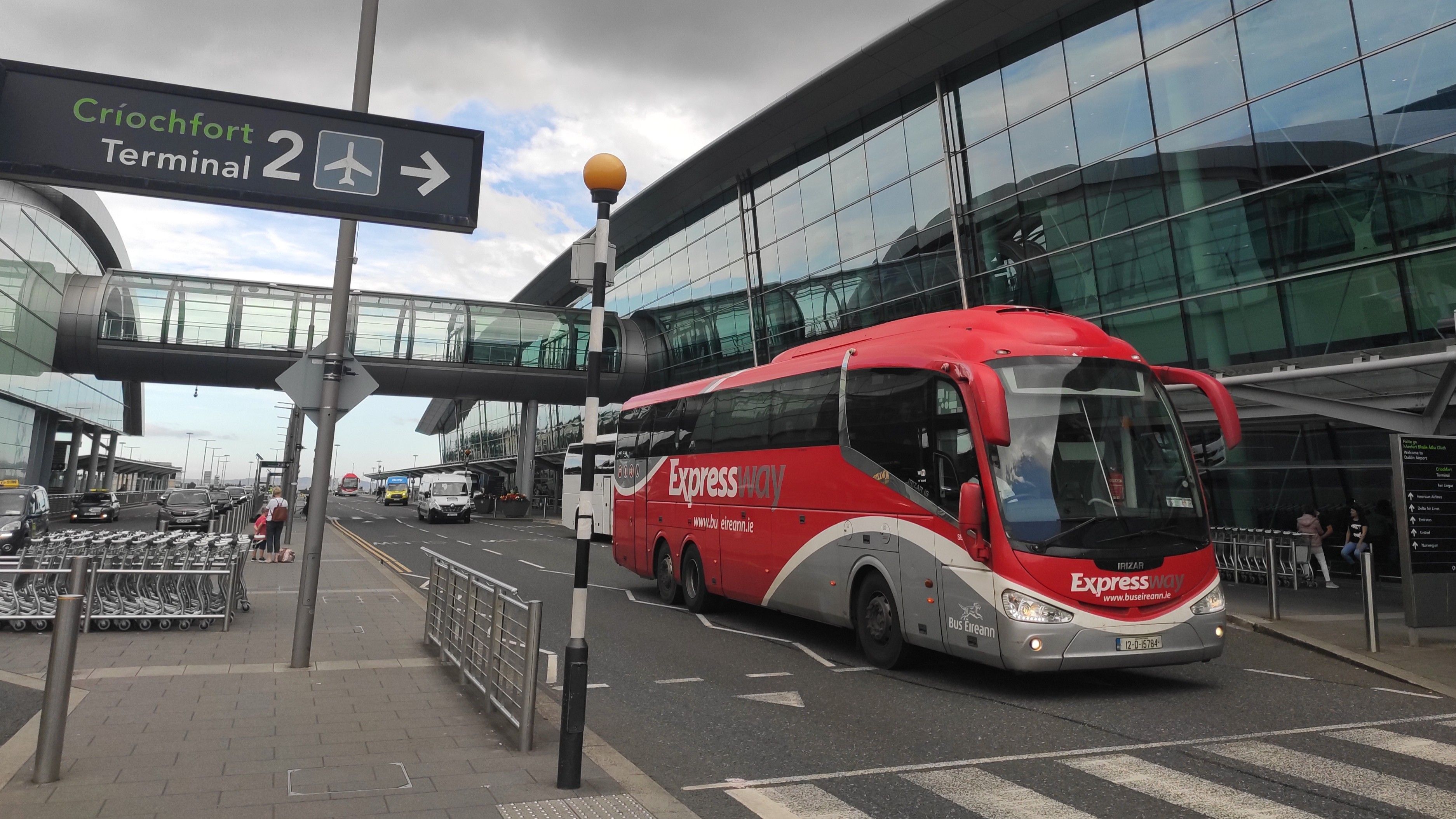 Parking Or Public Transport: What's Best When Traveling To The Airport?