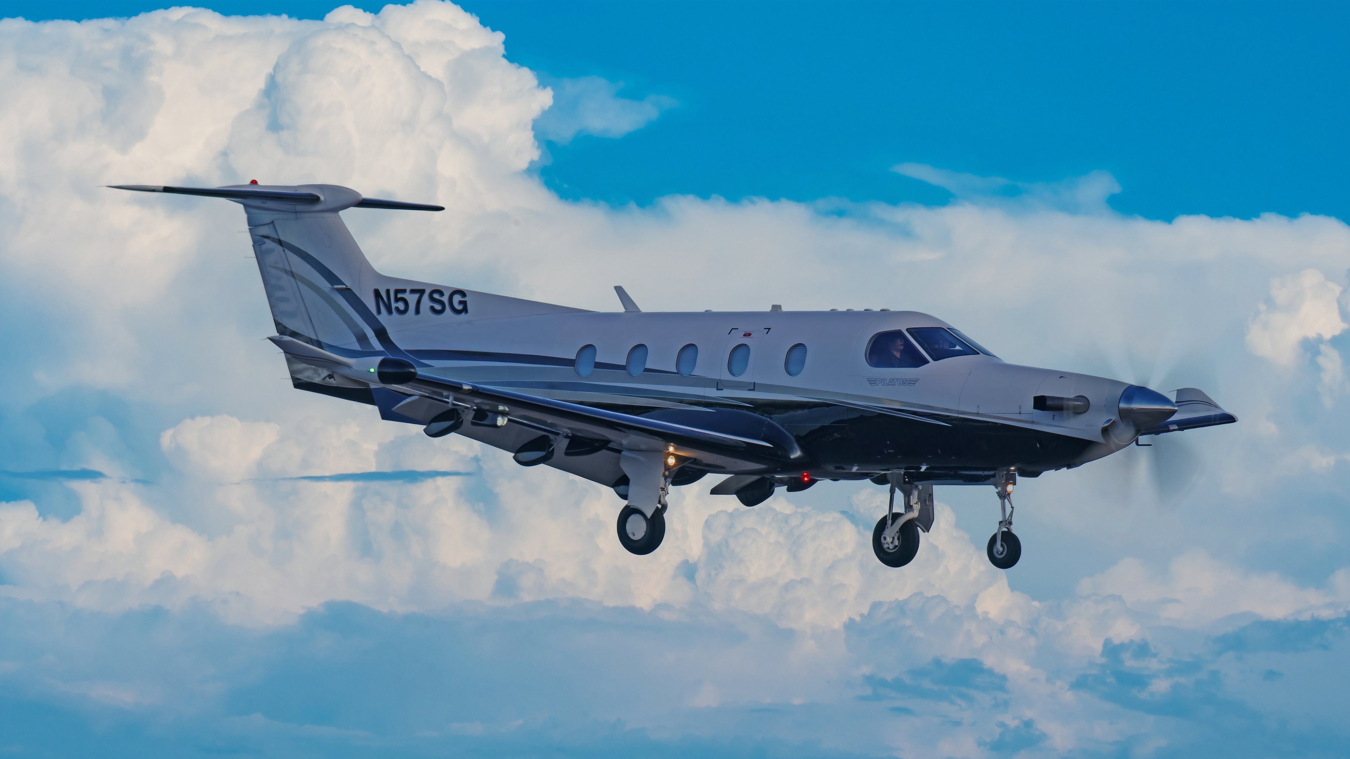 Pilatus PC-12 Makes Emergency Landing At Grand Rapids Airport