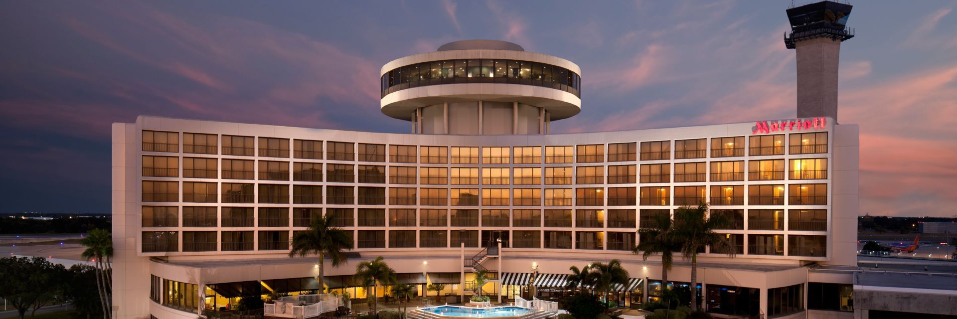 10 US Airports With Hotels Attached To Terminals