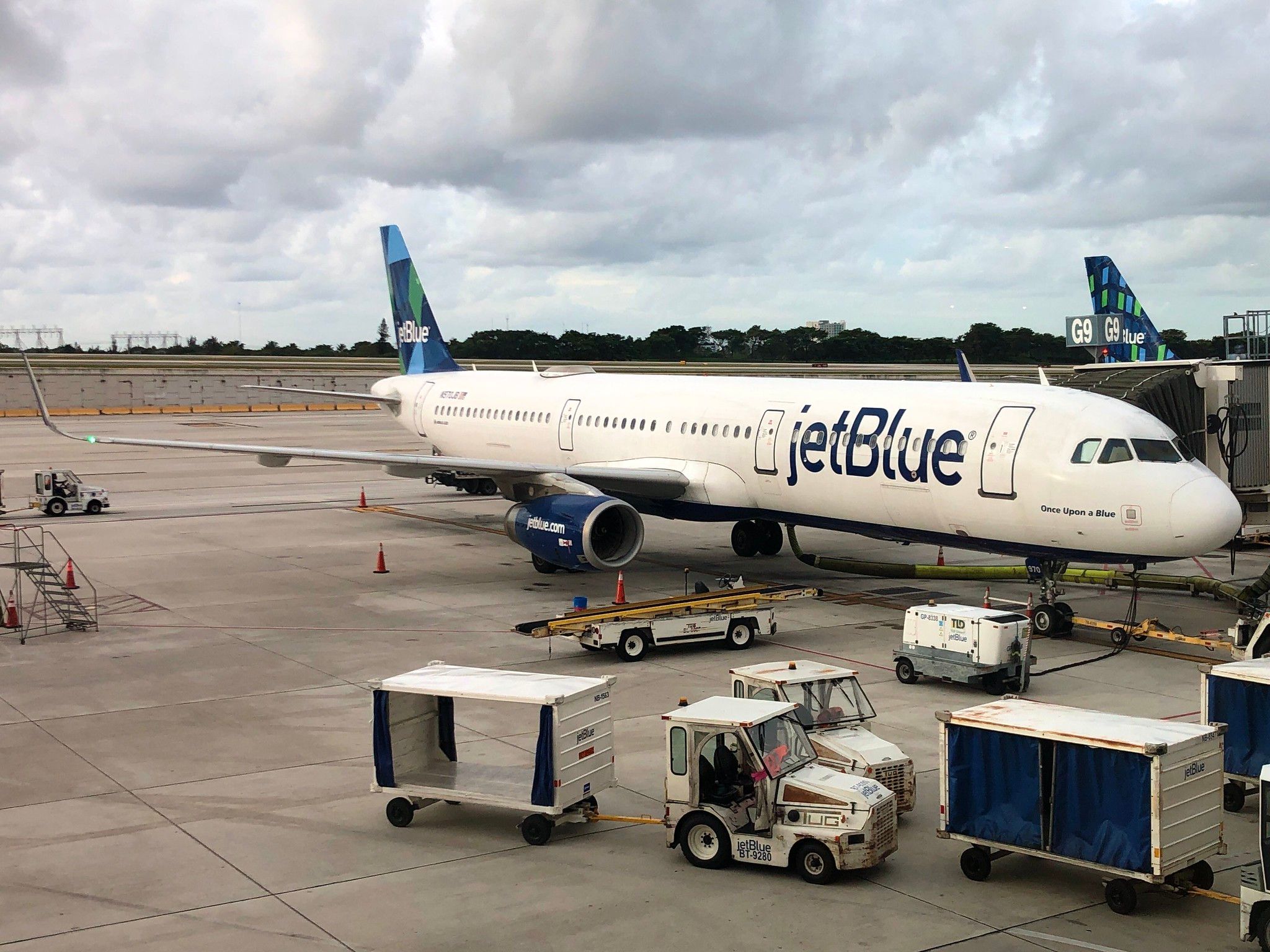 JetBlue Dedicates 25th Anniversary Livery To Its Crewmembers