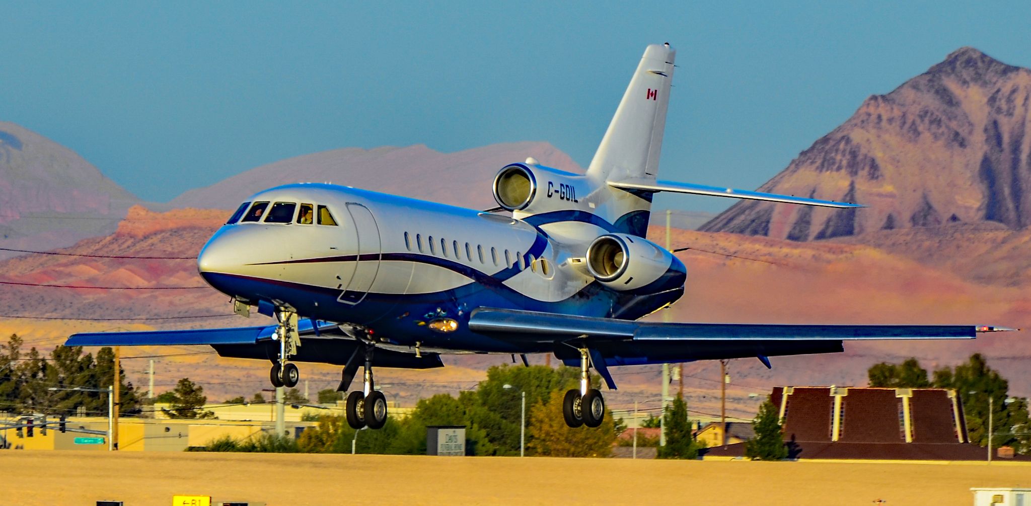 How Does The Bombardier Challenger 600 Compare To The Dassault Falcon ...