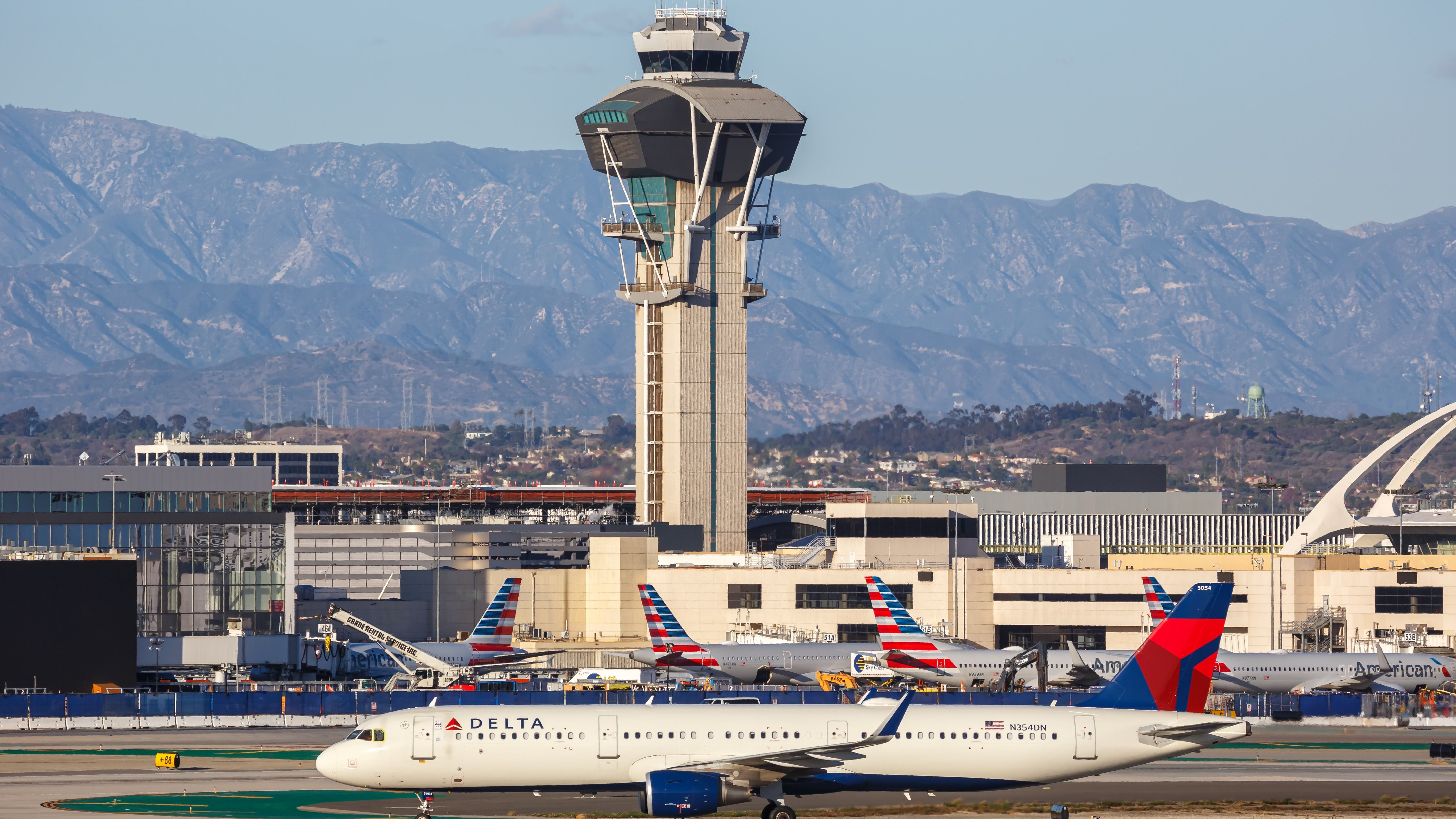 Starlink Vies For Verizon's $2.4 Billion US Air Traffic Control ...