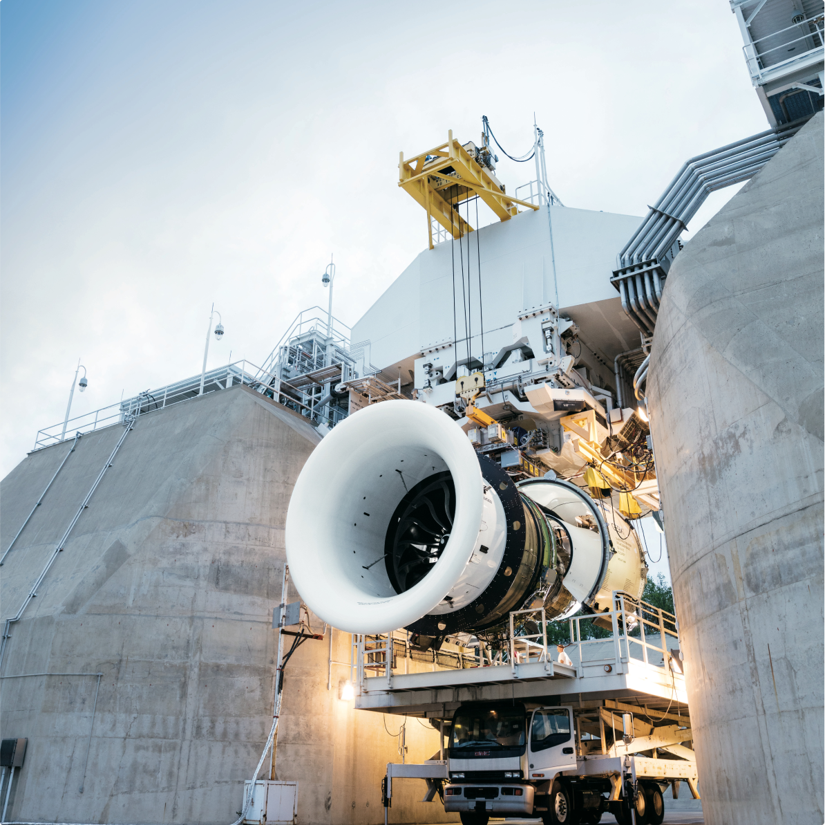 How Much Larger & More Powerful Is The 777X's GE9X Engine Than The 777 ...