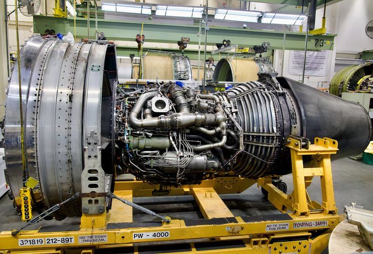 What Are The Key Differences Between The PW4000 & GE90 Engines?
