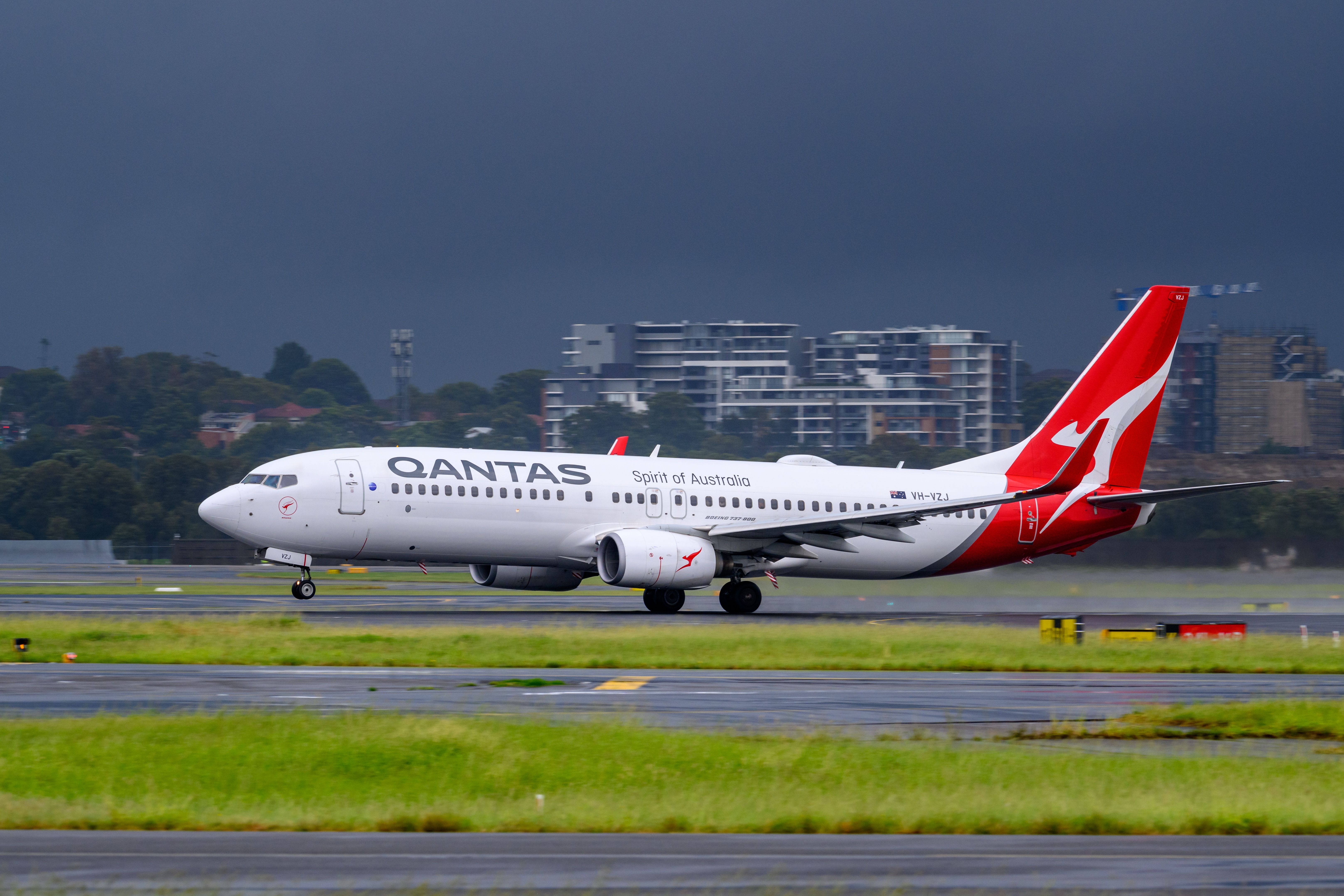 Embraer 190 To Airbus A220 To Boeing 737-800: Qantas Shuffles Planes On ...