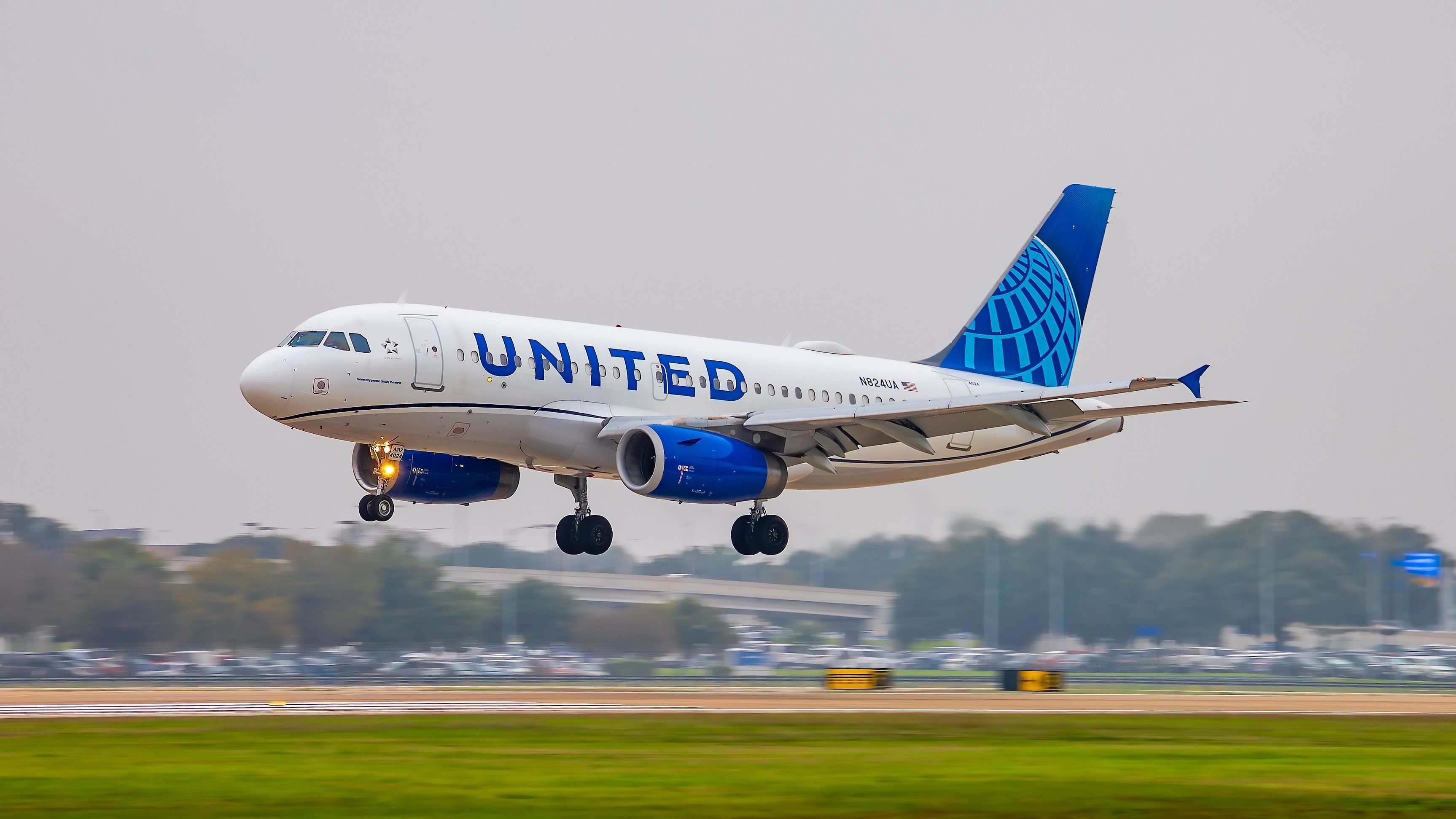 United Airlines Grounds Airbus A319 After Engine Flames Prompt ...