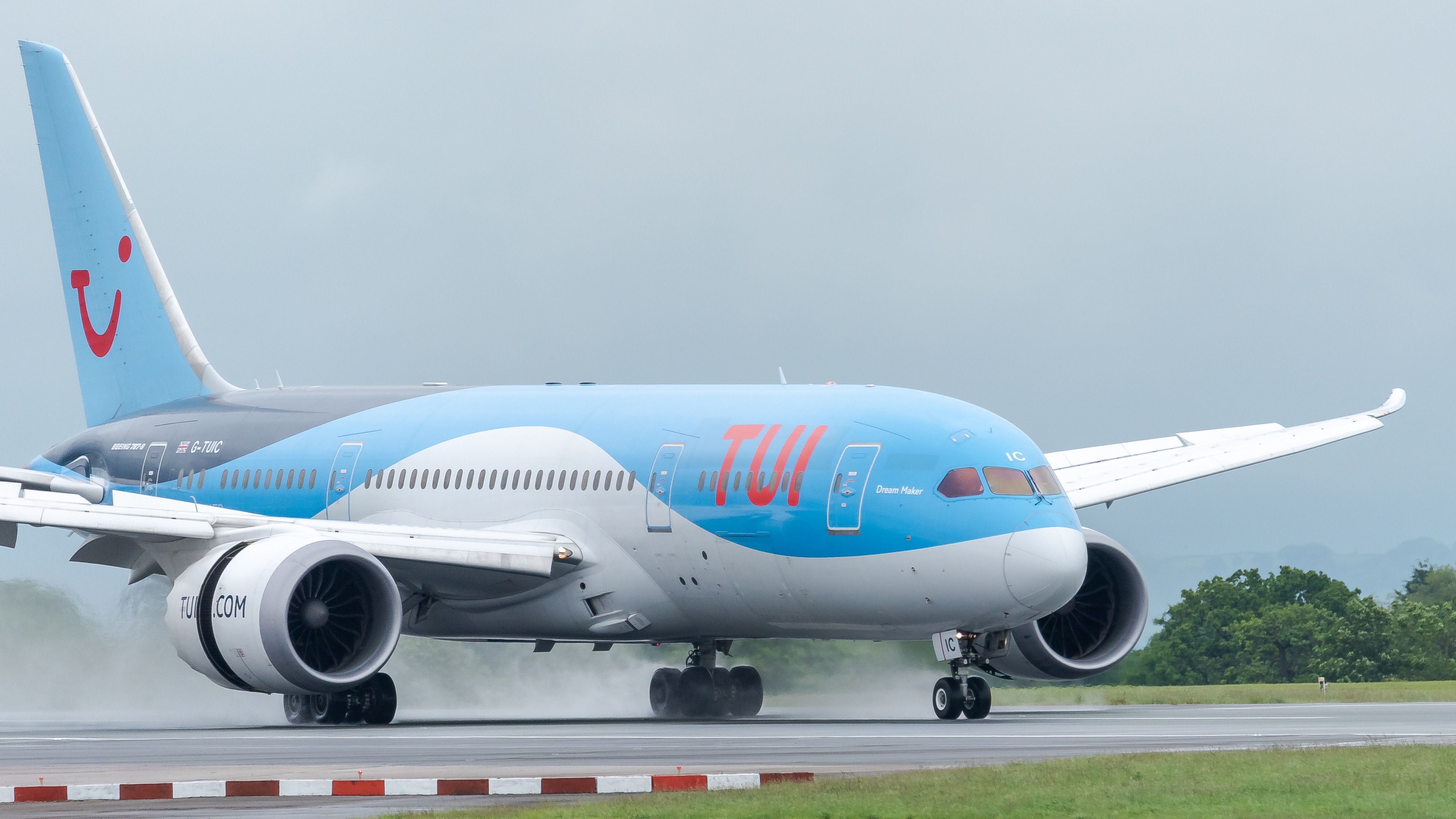 TUI Boeing 787 Low Fuel MAYDAY: AAIB Finds Fault With UK Airport ...