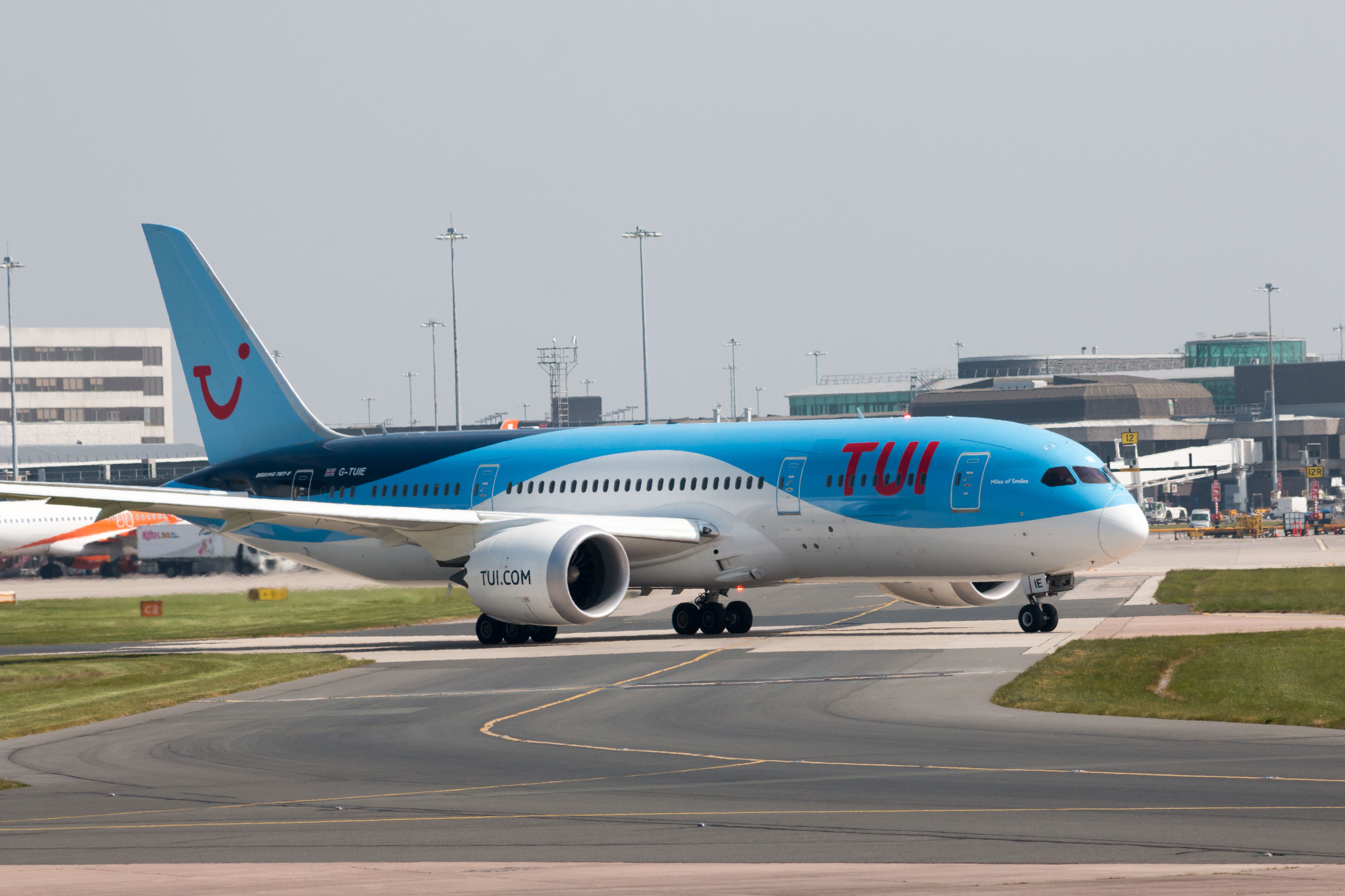 TUI Boeing 787 Low Fuel MAYDAY: AAIB Finds Fault With UK Airport ...
