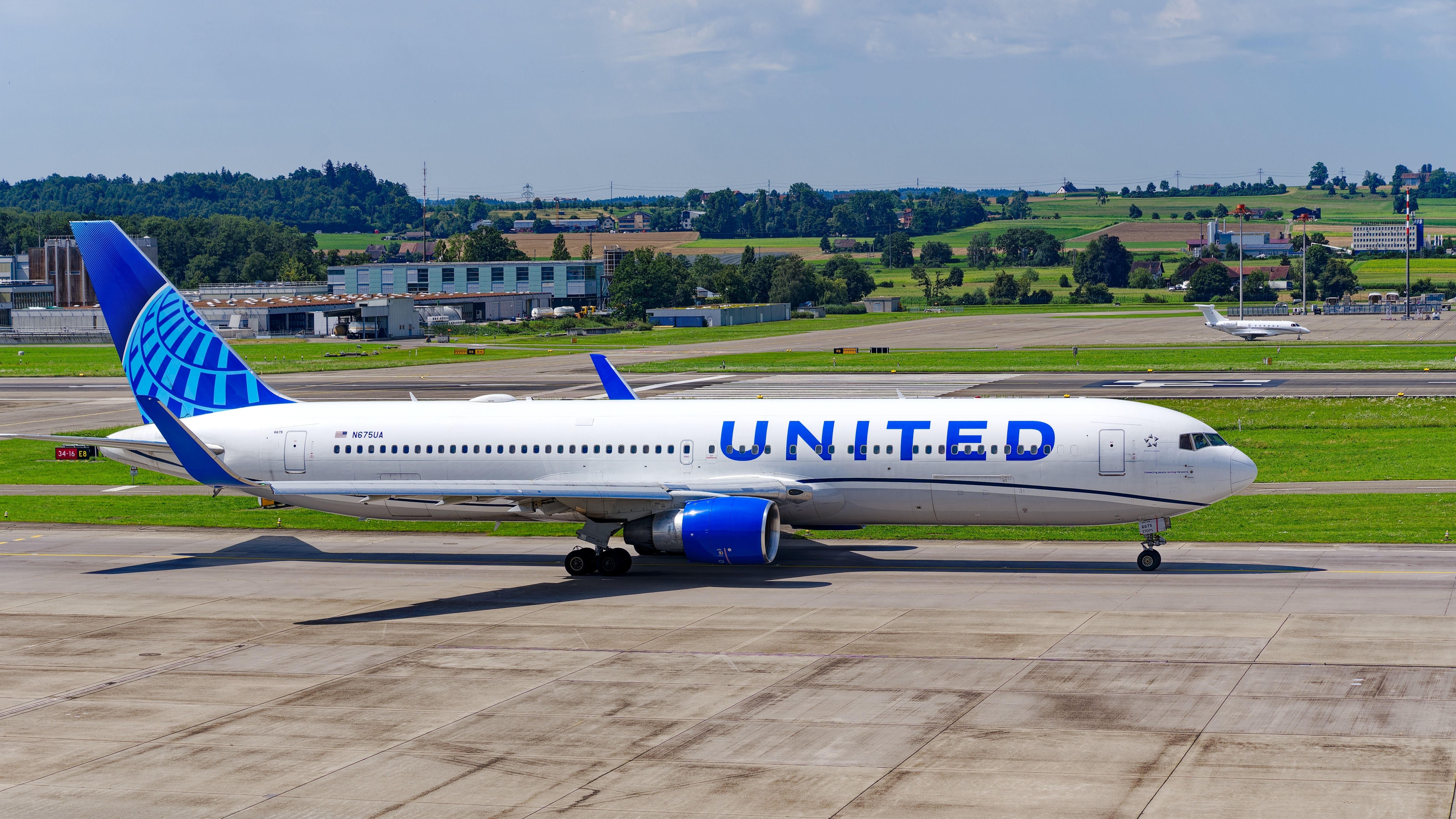 No-Fooling: United Airlines Schedules One-Time Boeing 767 167-Seat ...