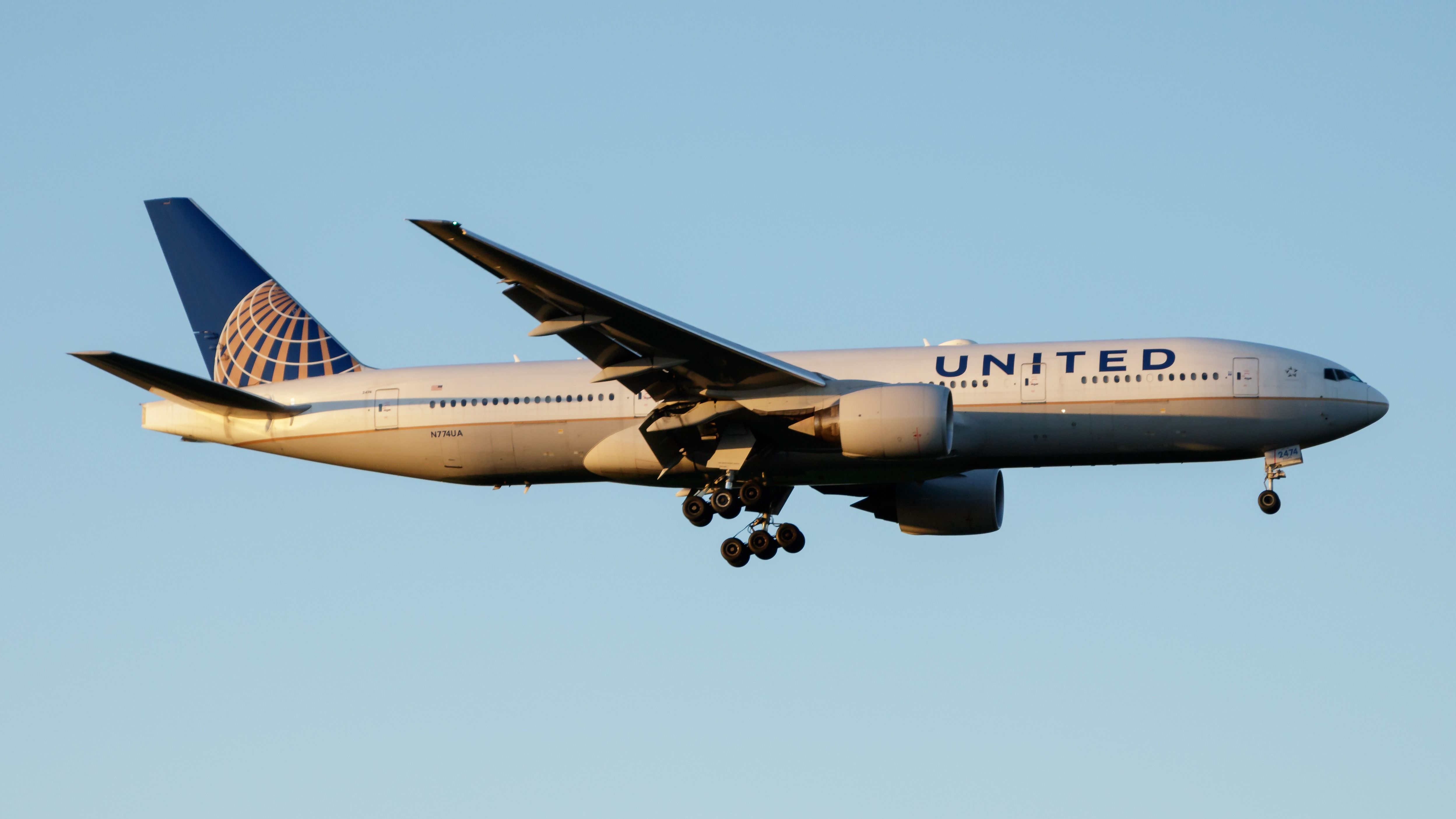 United Airlines Boeing 777 Runway Incursion In Honolulu: NTSB Finds ...