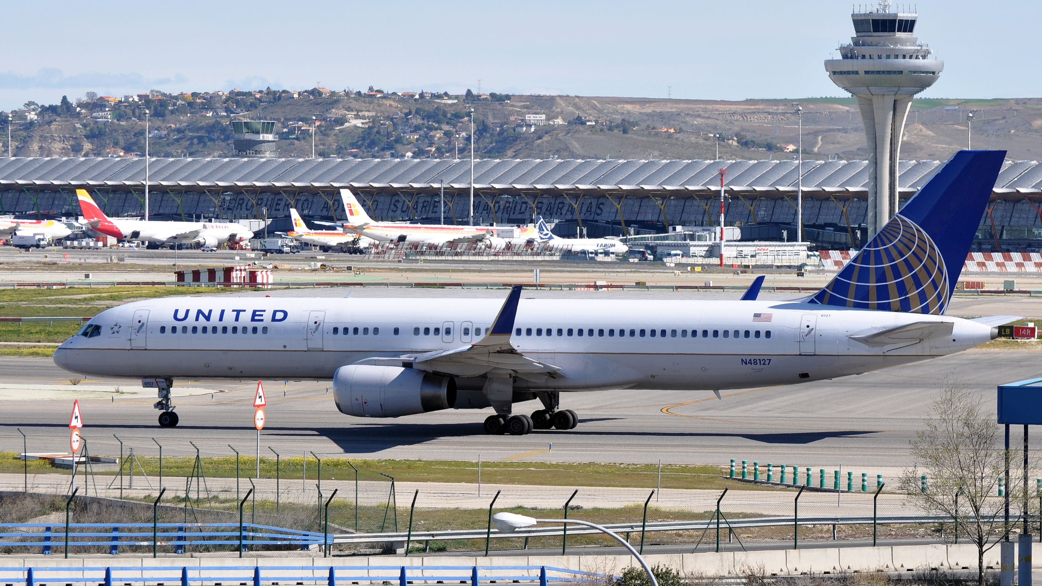 Las Vegas-Bound United Airlines Boeing 757-200 Returns To Newark Due To ...