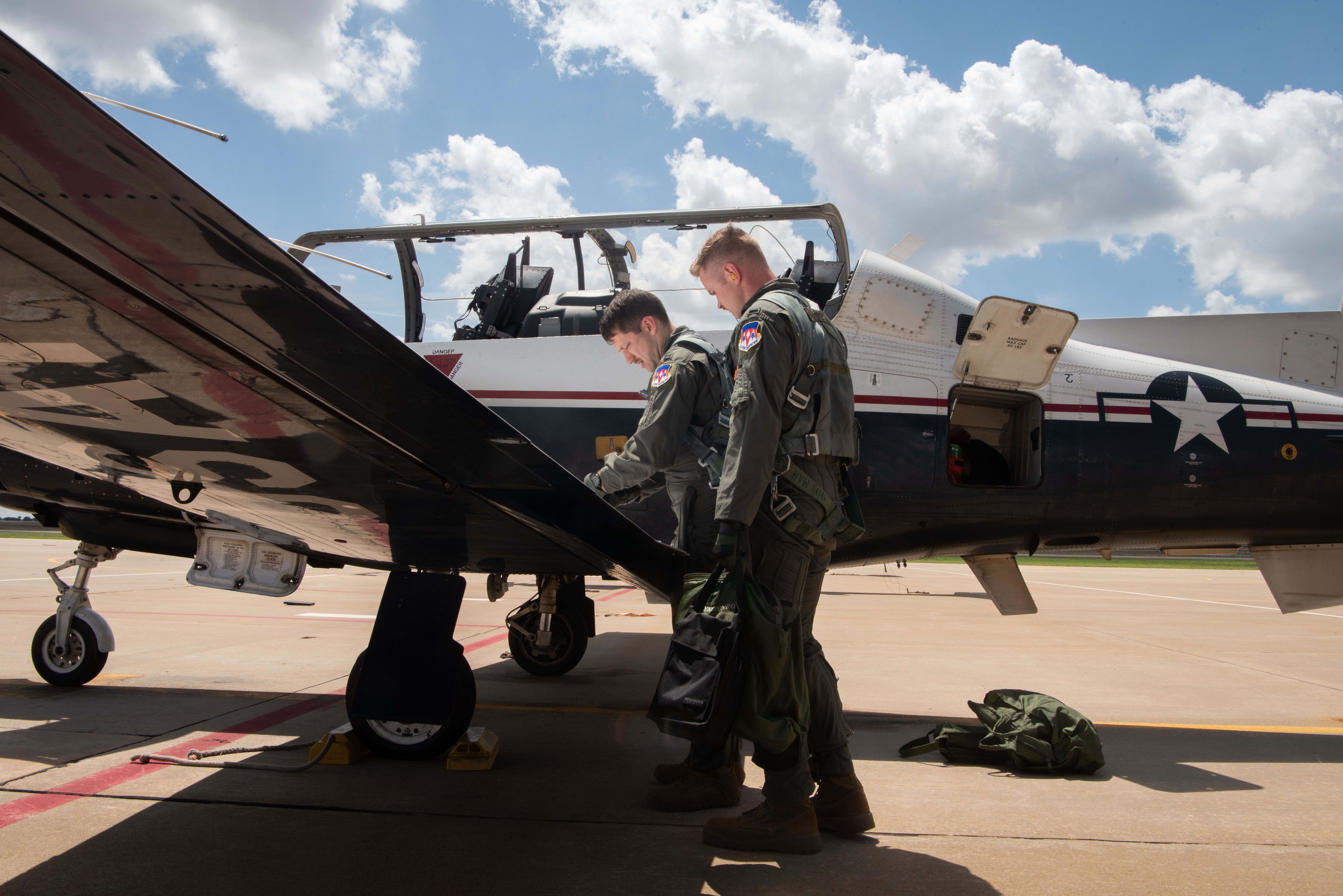 What Are US Air Force Pilot "Dollar Rides"?