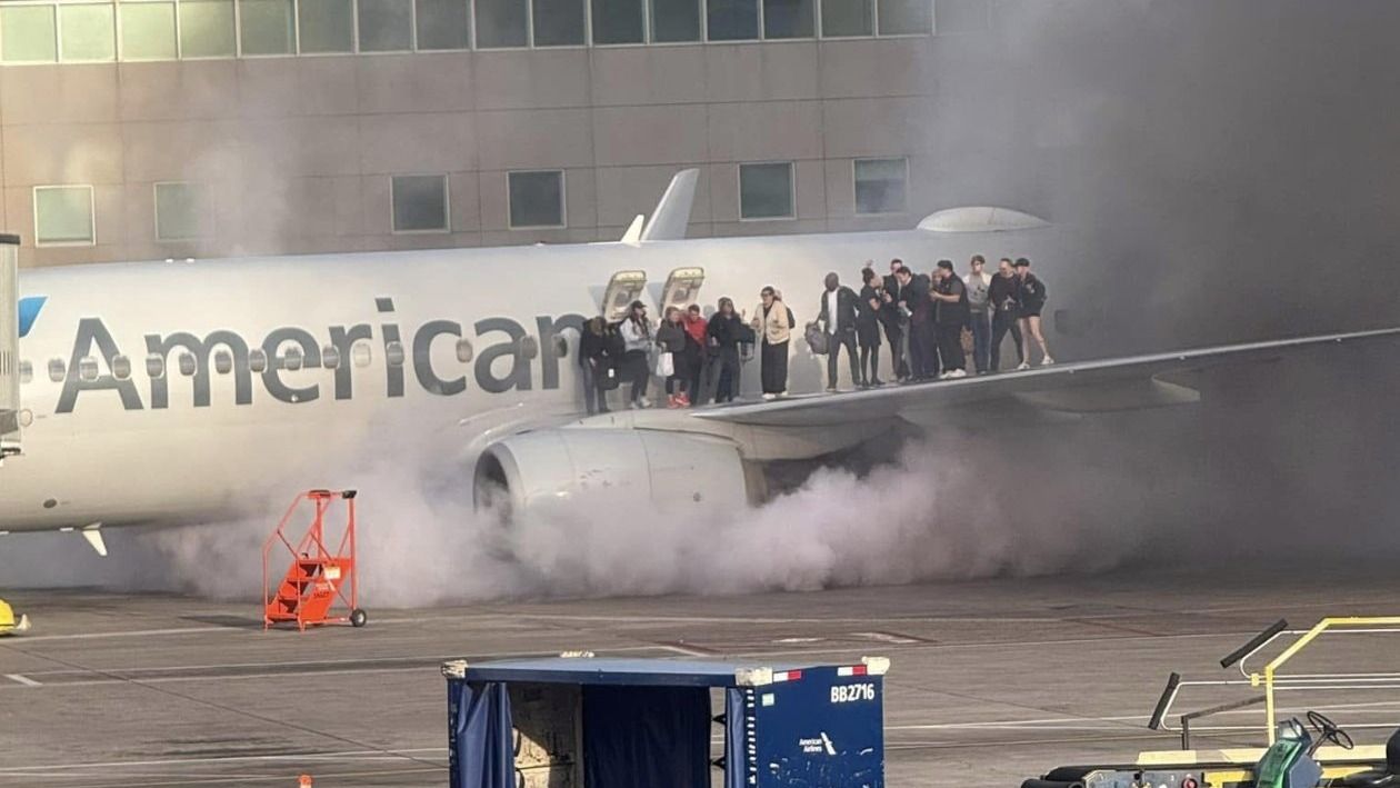 American Airlines Repairs Boeing 737-800 Destroyed By Engine Fire In Denver