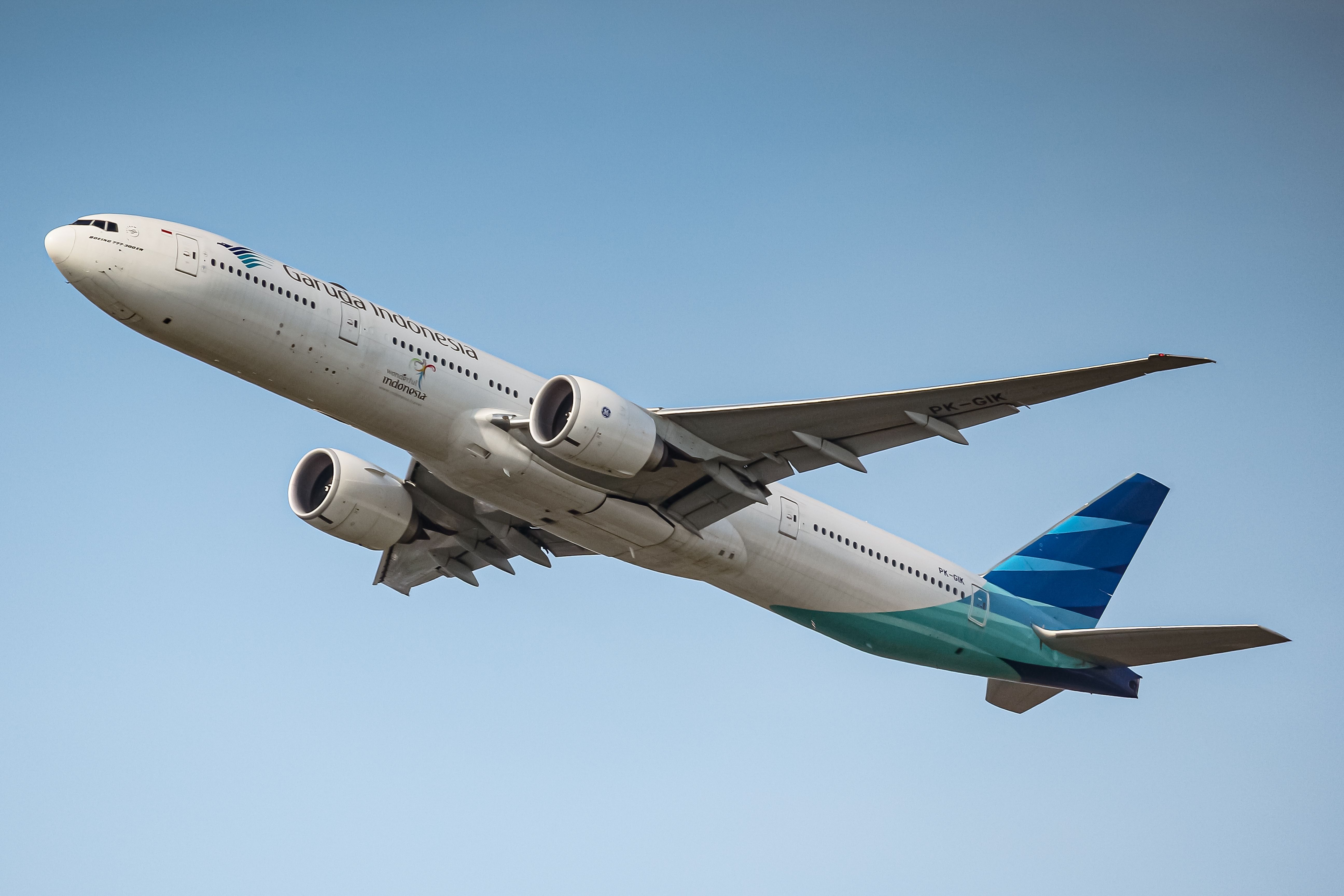 First Class On The Longest Non-Stop Routes Between Europe & Asia: Compared