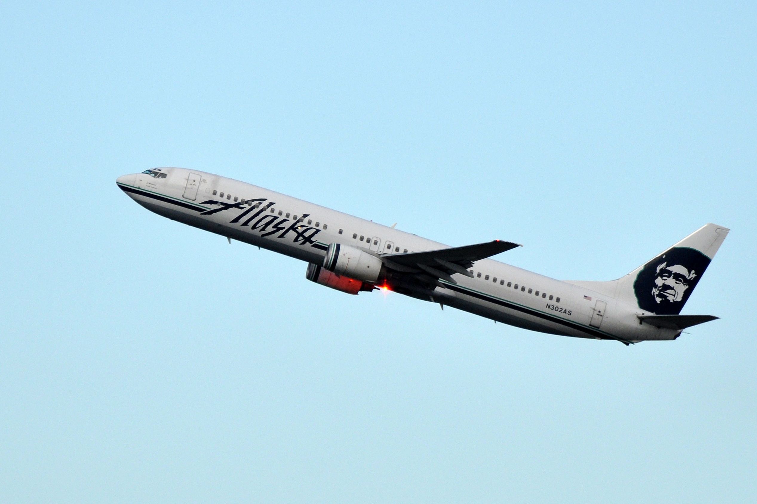 Alaska Airlines Retires The World's 1st Boeing 737-900