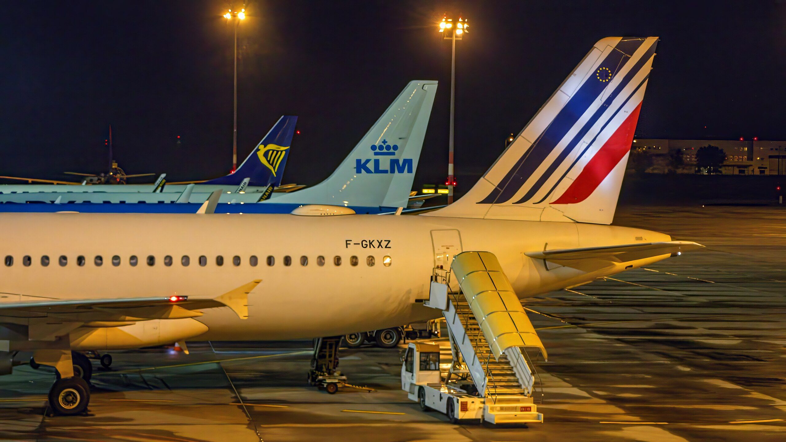What Time is a Red-Eye Flight? Understanding Overnight Travel