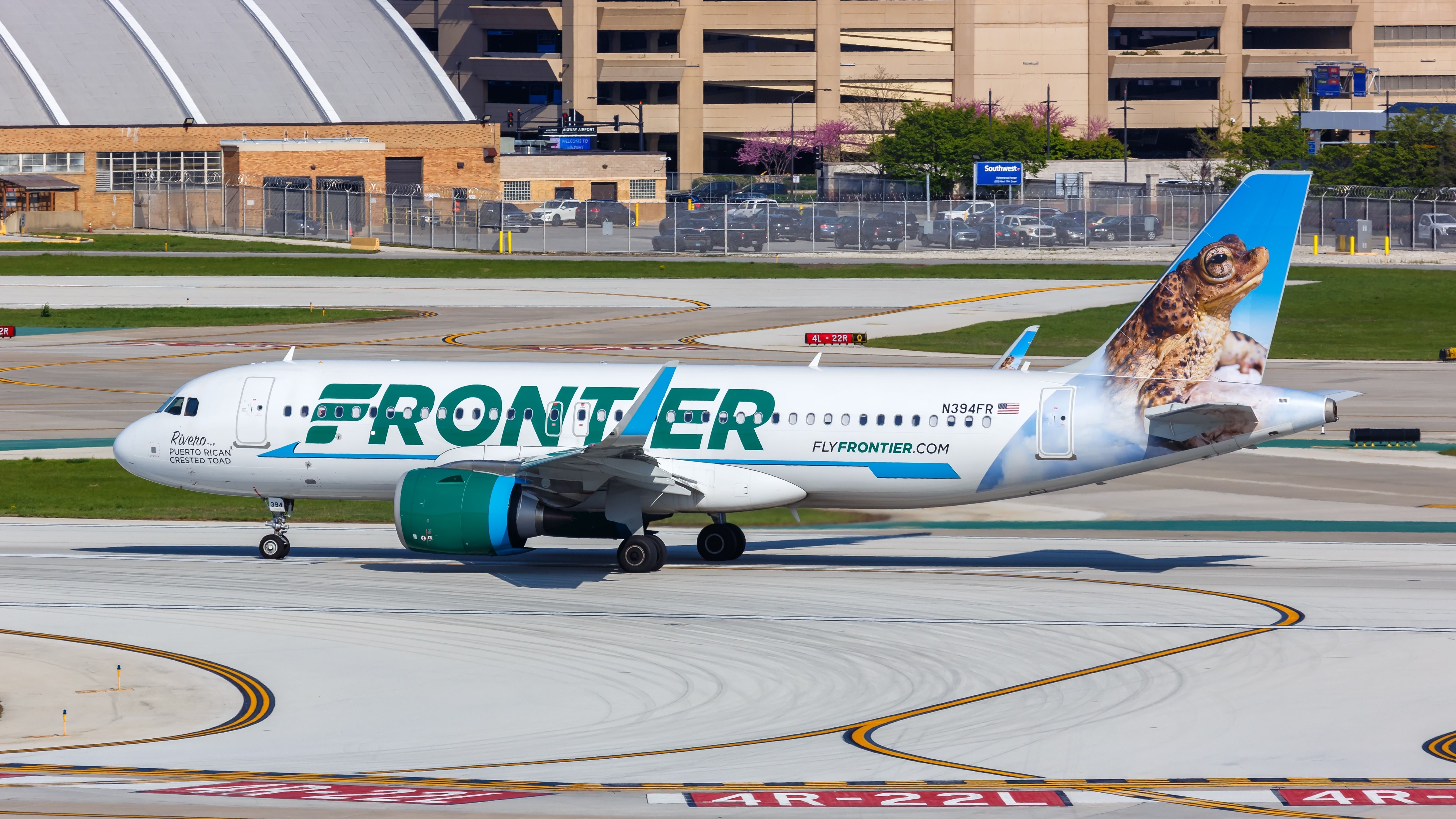 Frontier Airbus A320neo Traps American & Alaska Aircraft On Taxiway At Seattle Airport For Hours
