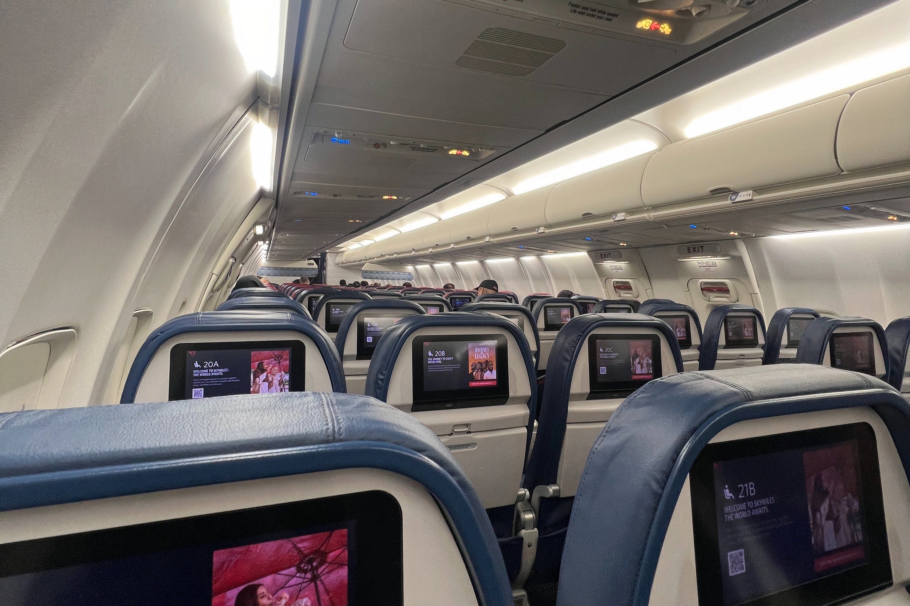 A Delta Air Lines Boeing 737-800 Hop From Los Angeles To San Francisco