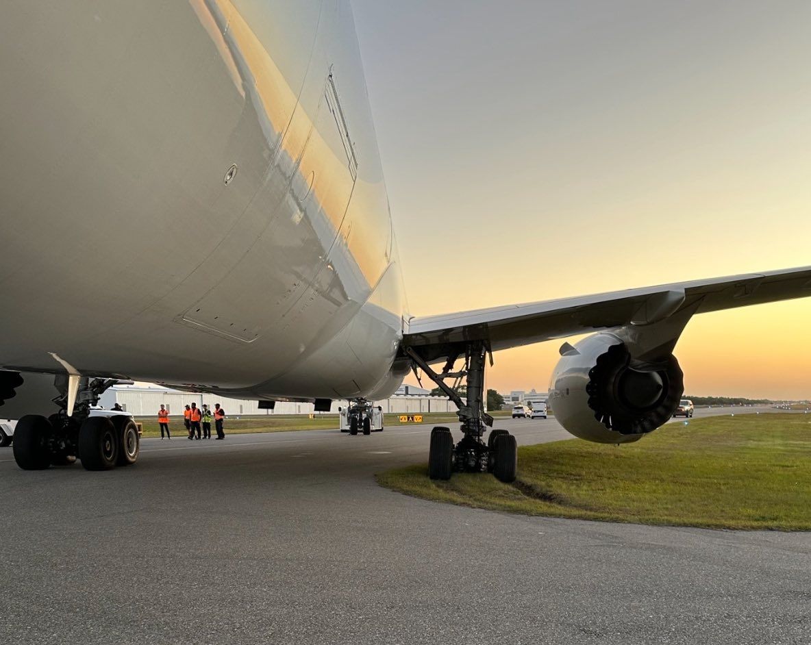 TUI Airways Boeing 787 Dreamliner Suffers Taxiway Excursion After ...