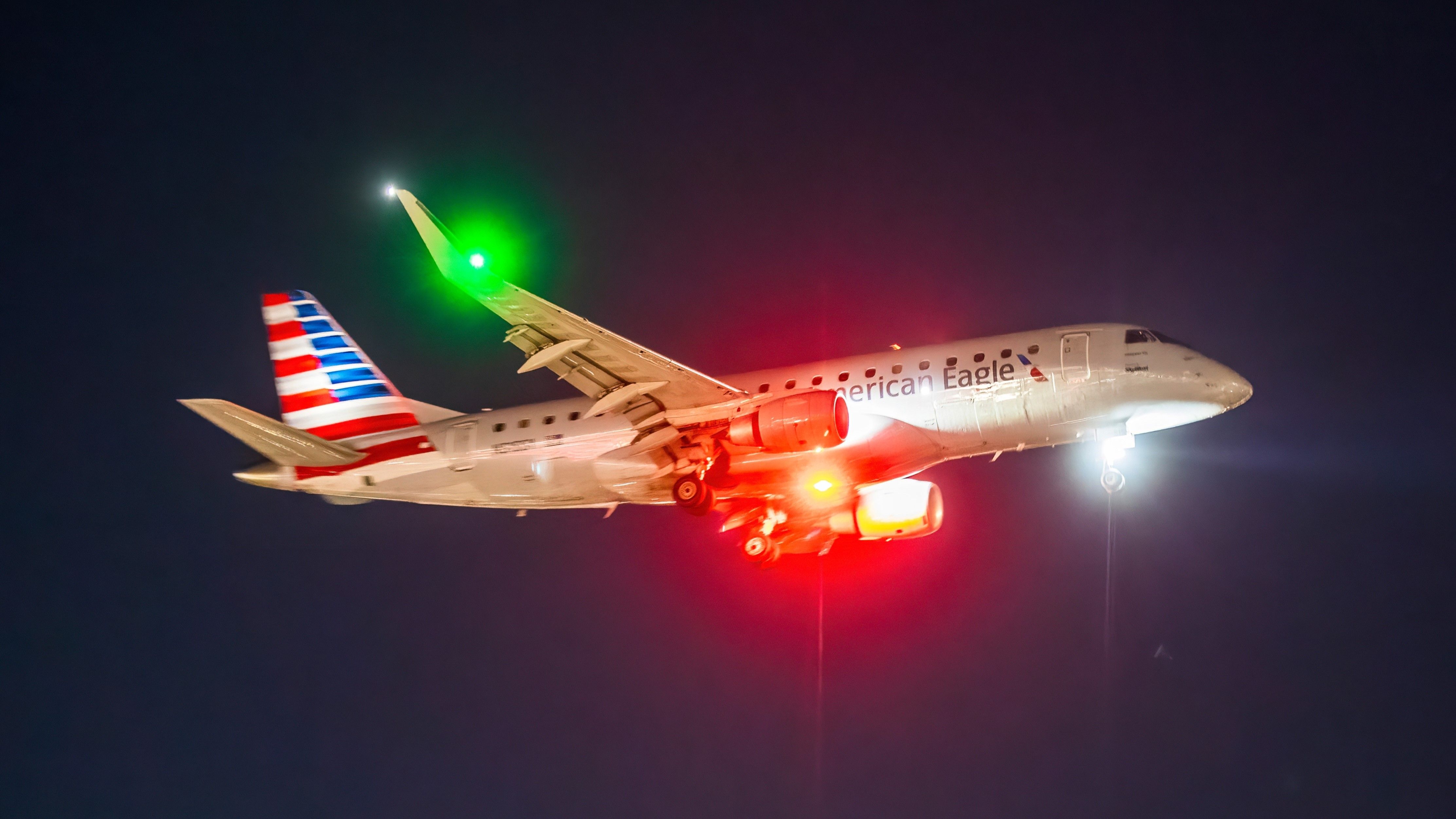 American Airlines Schedules New Embraer E175 Flights Between New York ...
