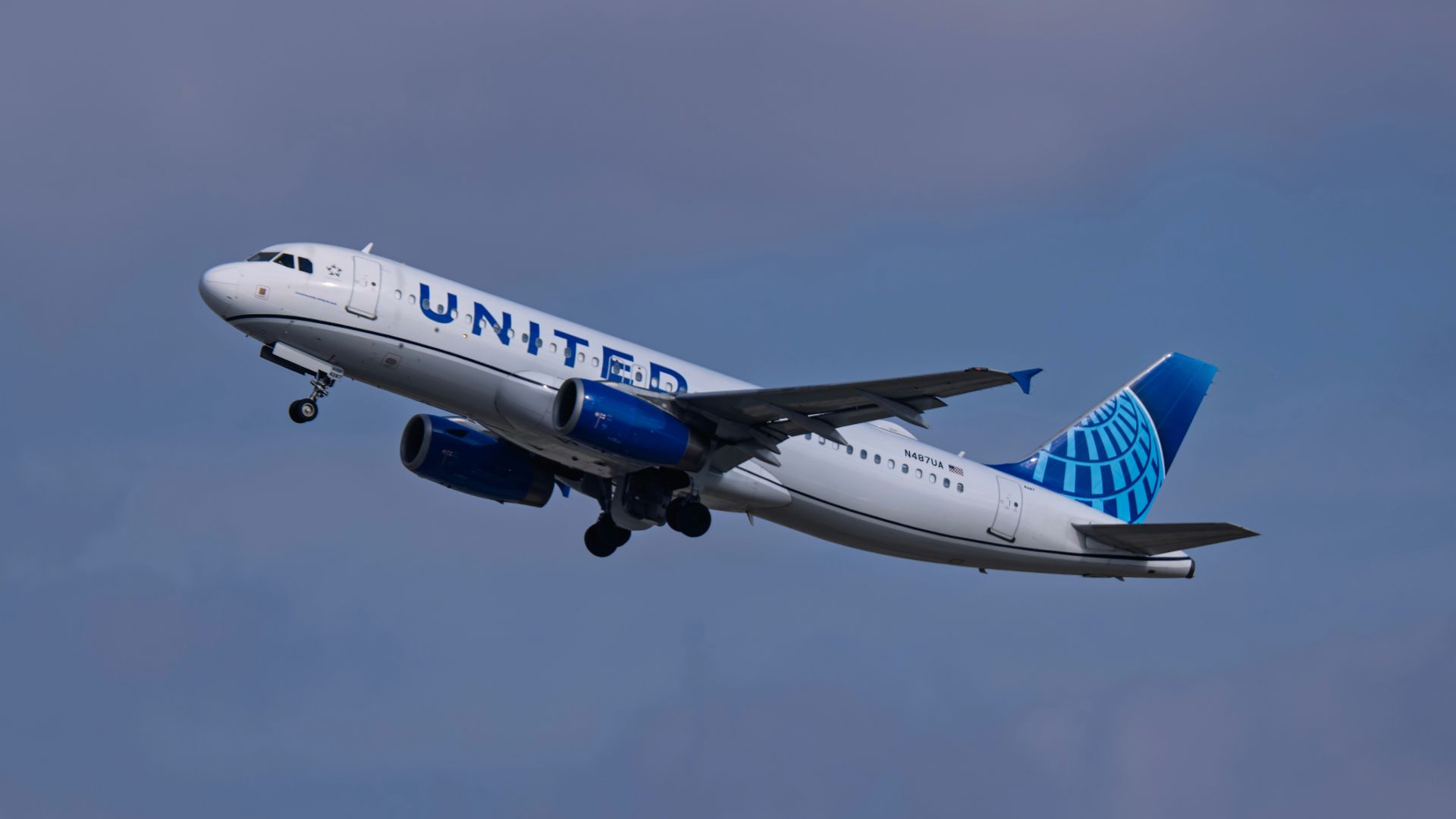 United Airlines Airbus A320 Aborts Landing In San Francisco After ...