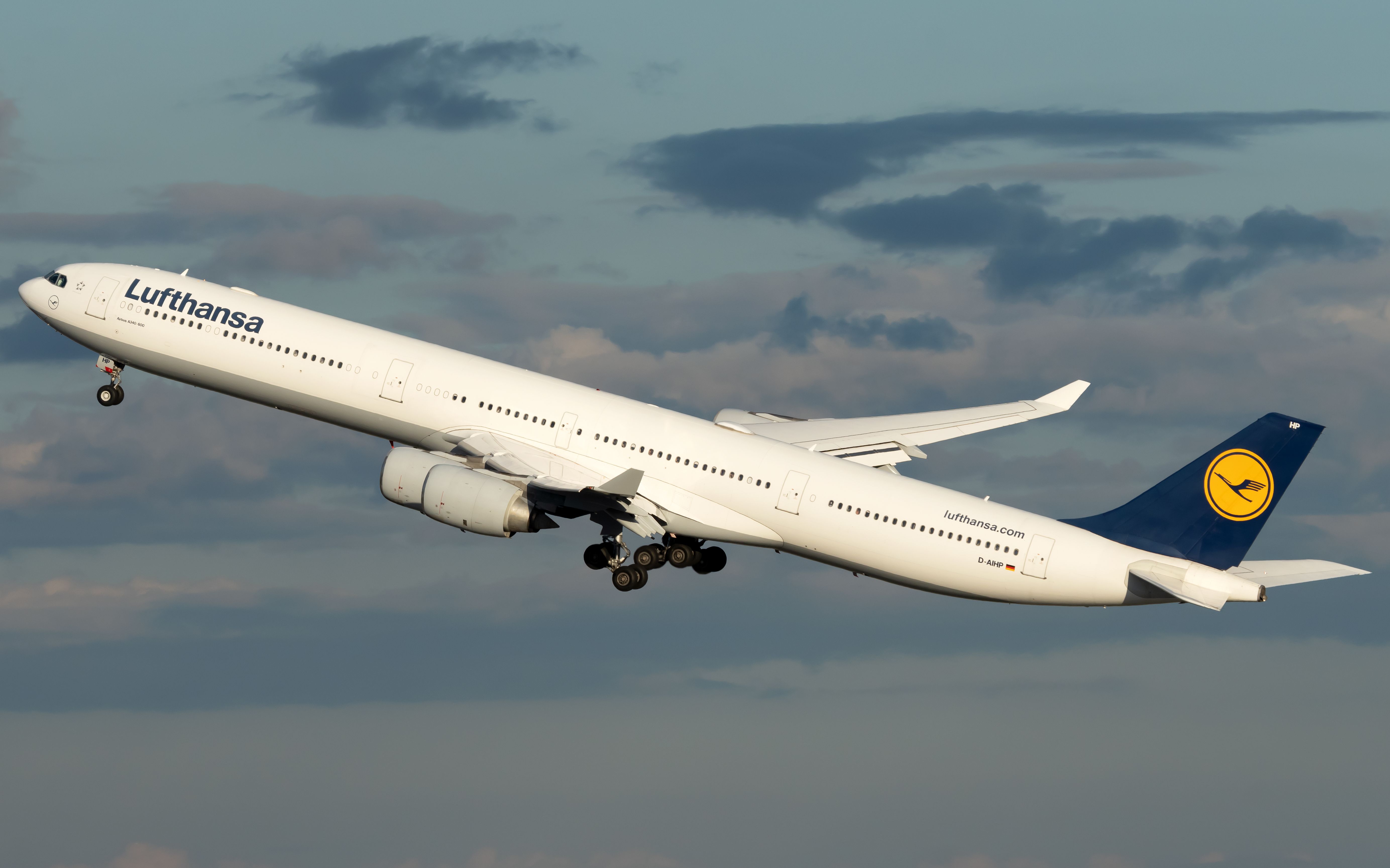 Lufthansa Extends Airbus A340-600 Retirement To Early-2026 As Boeing ...