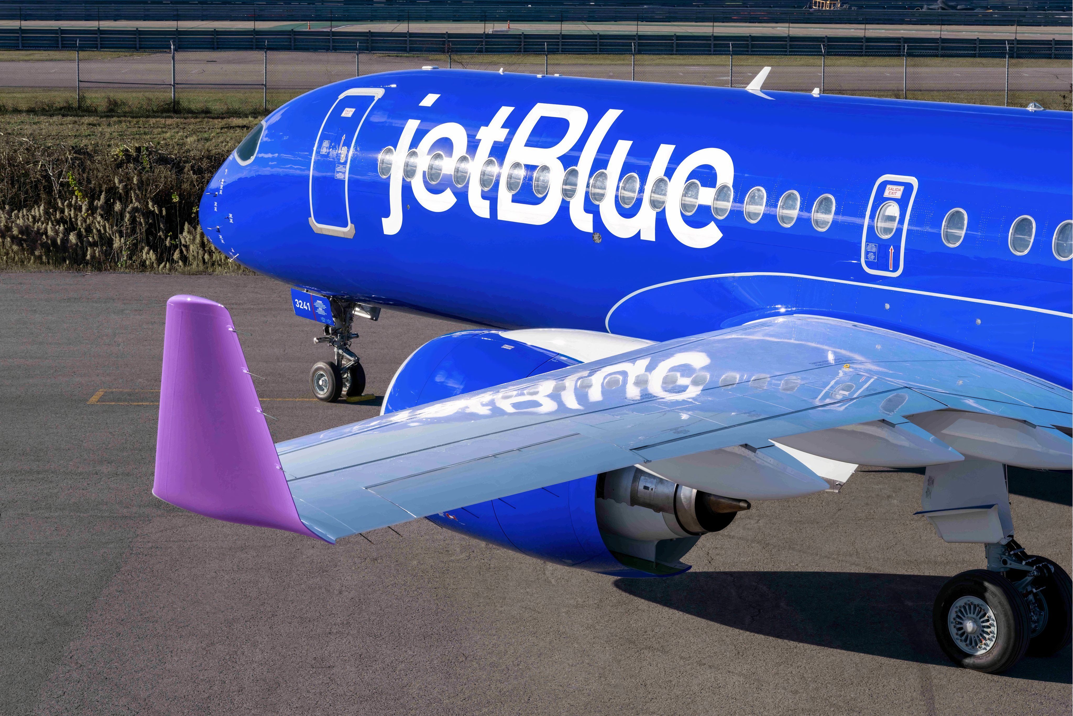 United Airlines Chief Labels Budget Airline Model “Crappy” & “Dead”