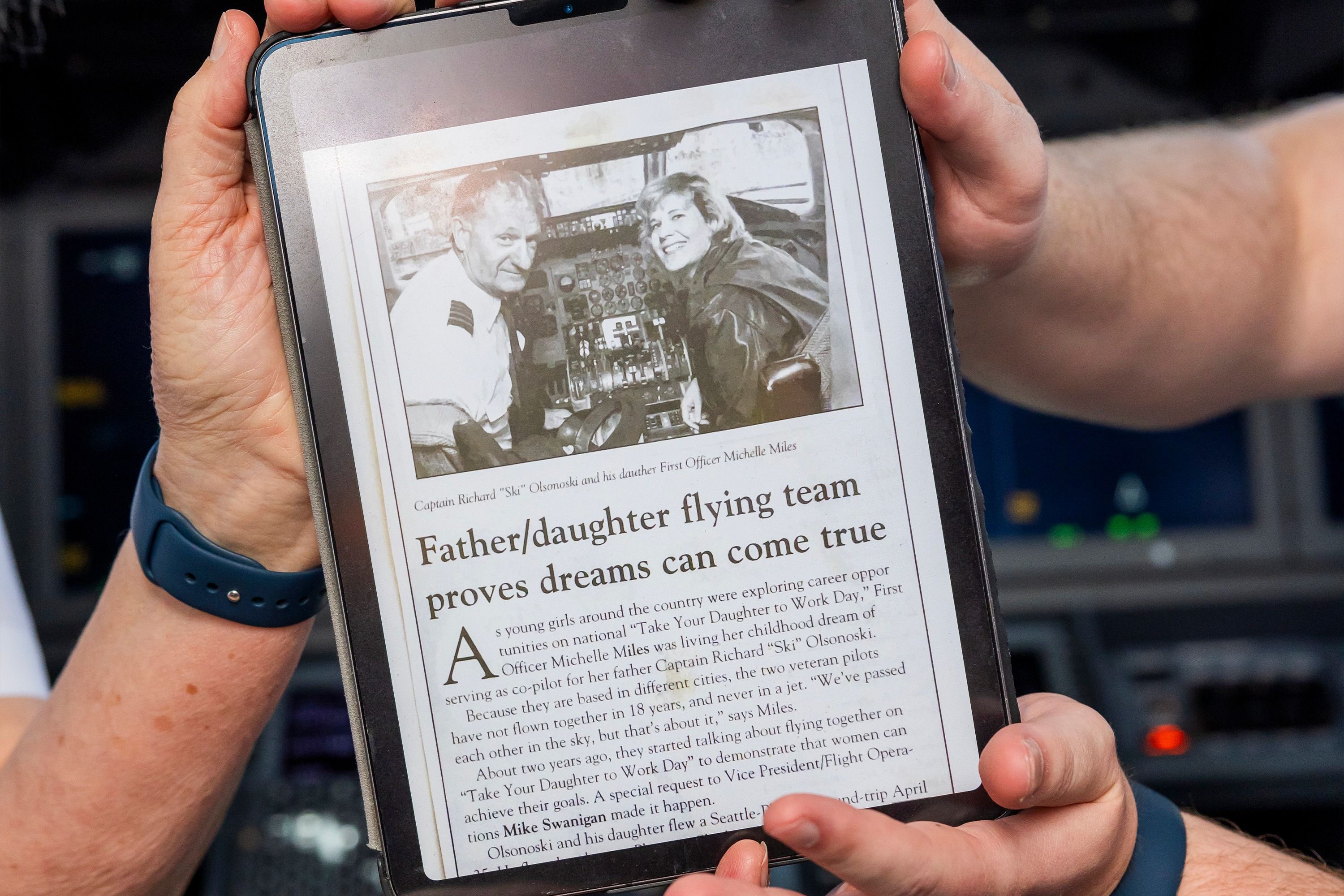 Alaska Airlines Has Operated Its 1st Flight With A Mother-Son Pilot Team