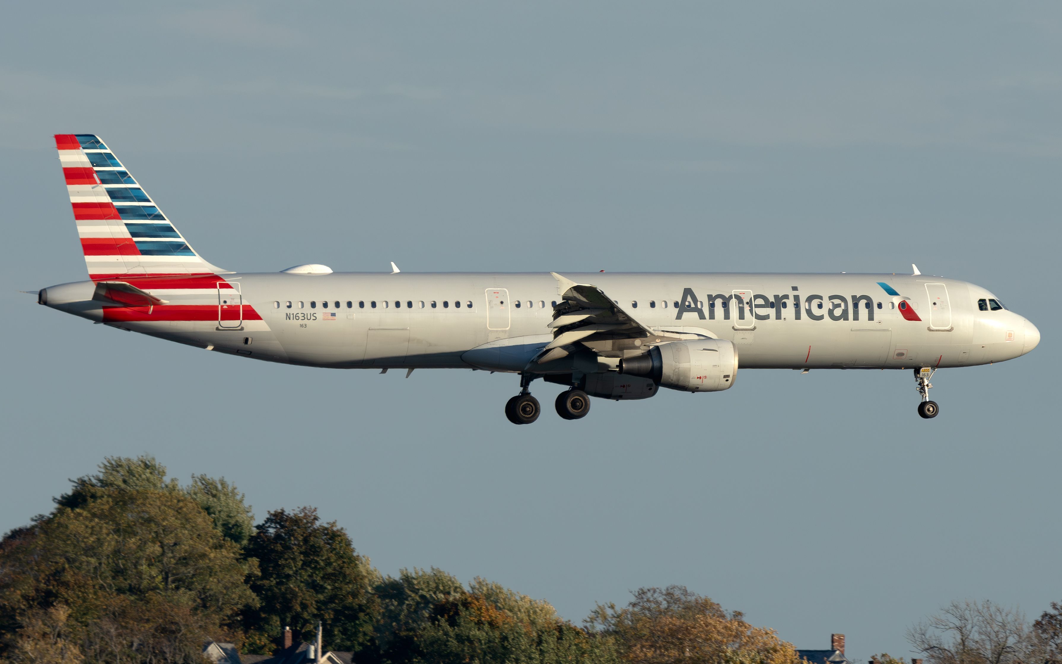 "Sounded Like Things Exploding": American Airlines Airbus A321 Suffers ...