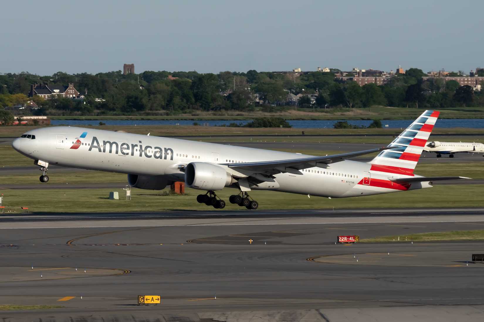 Fewer Than 900 Miles: The Shortest Boeing 777 Flights In The US