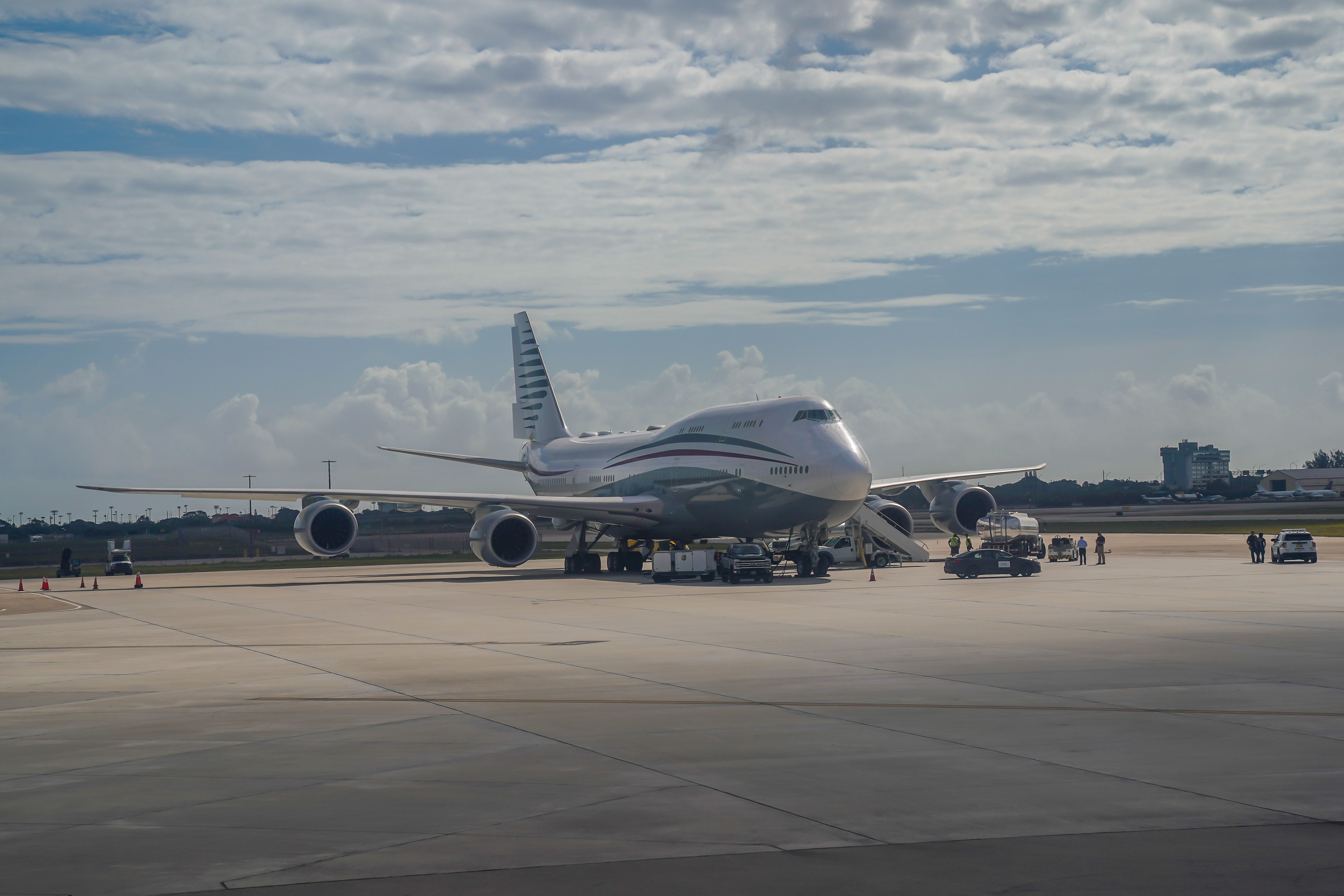 Trump Administration To Be Gifted A Luxury Boeing 747-8 From The Qatari ...