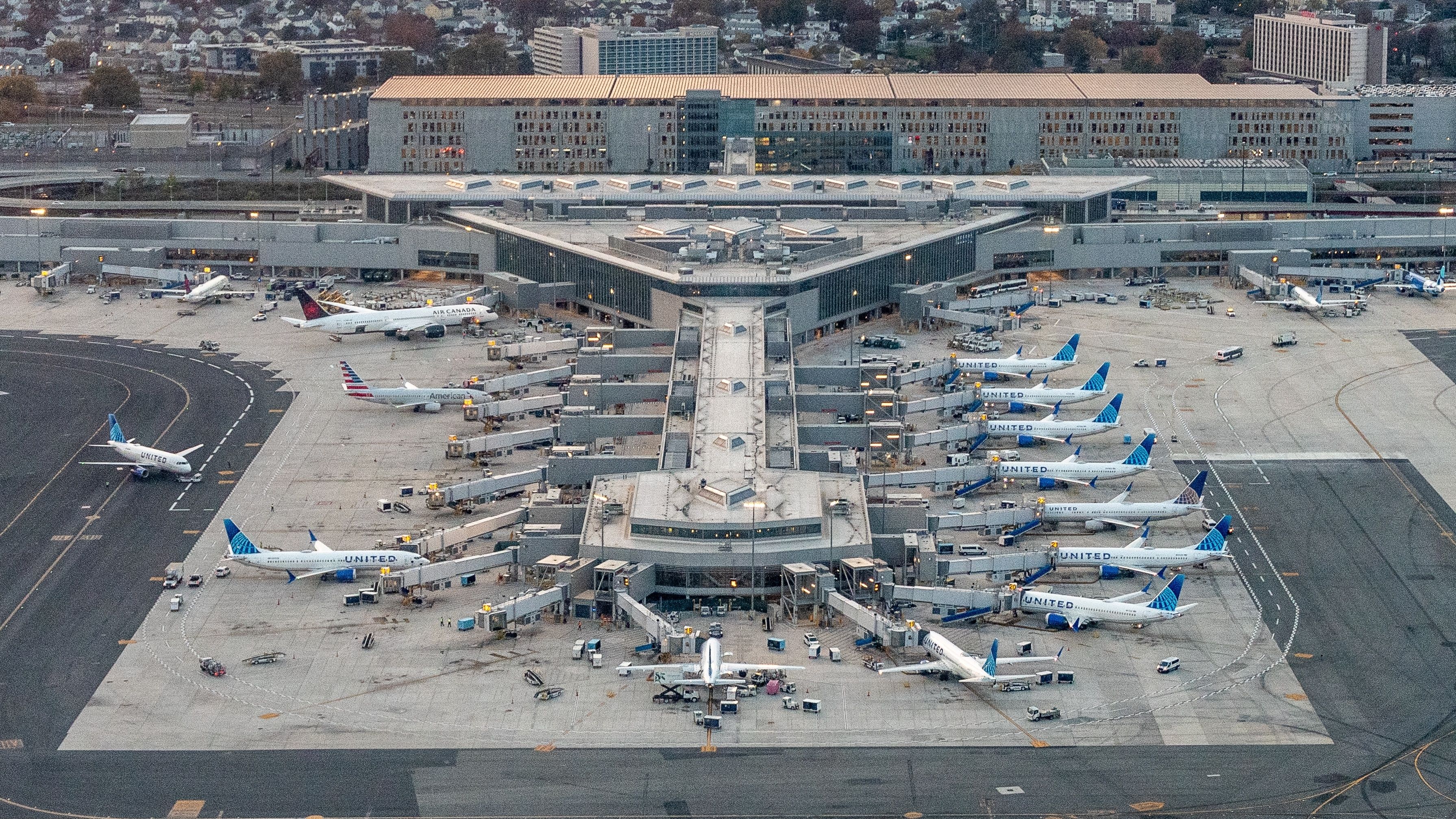 FAA Installing New Fiber Optic Cable To Improve ATC Communications At ...