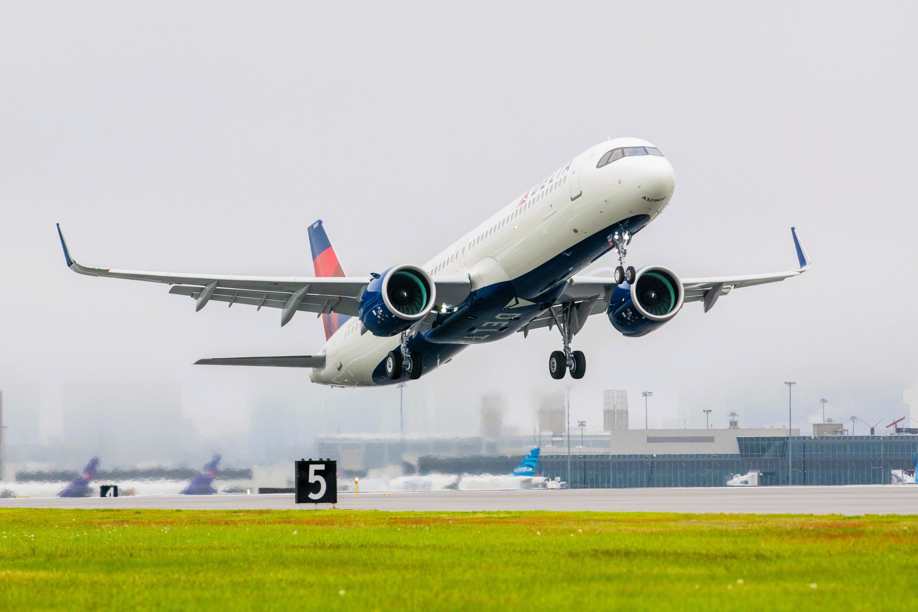 American Vs. Delta Vs. United: Which Carrier Has The Best Domestic ...