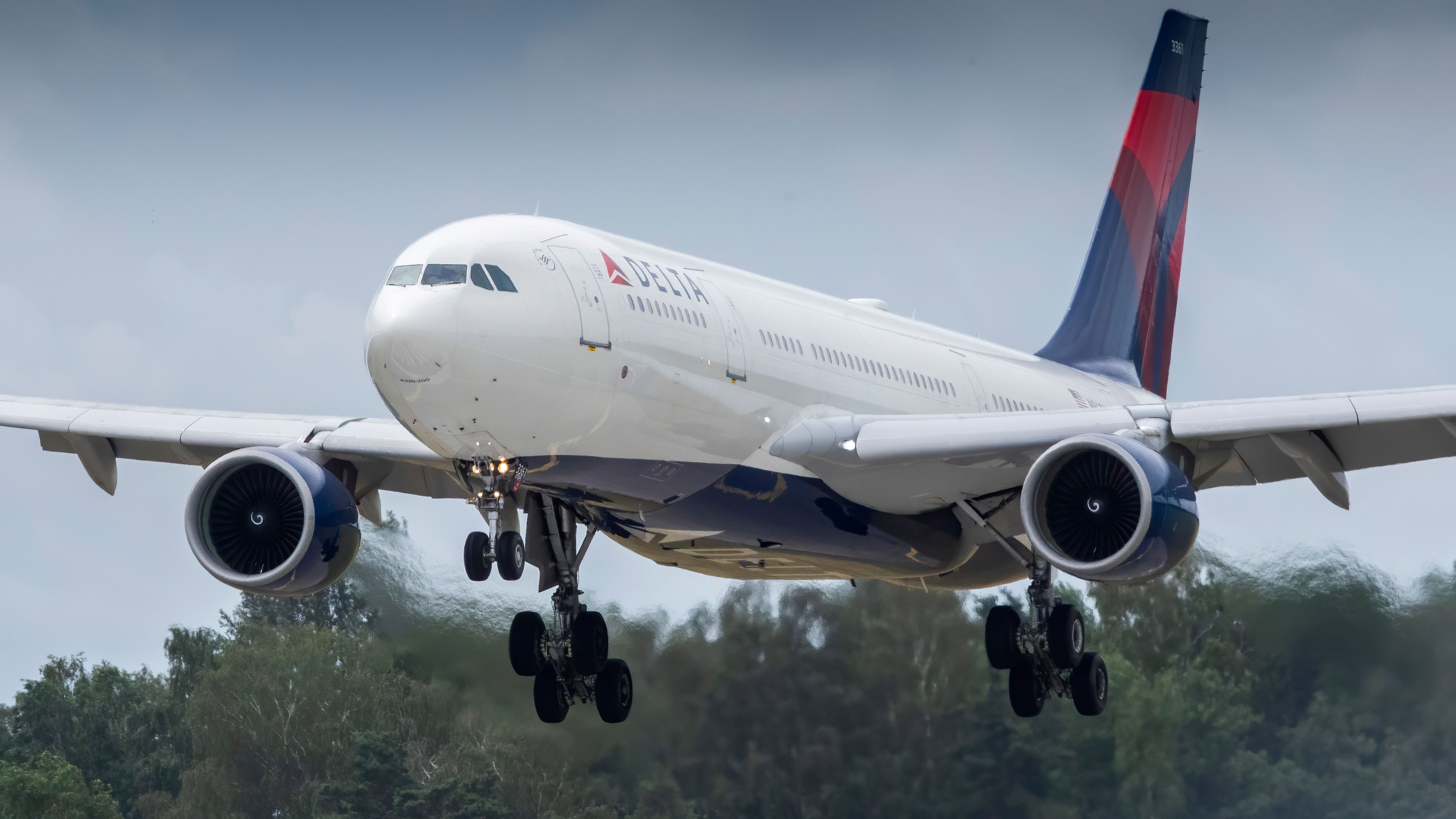 Delta Air Lines Airbus A330-200 Returns To London After Windshield Cracks
