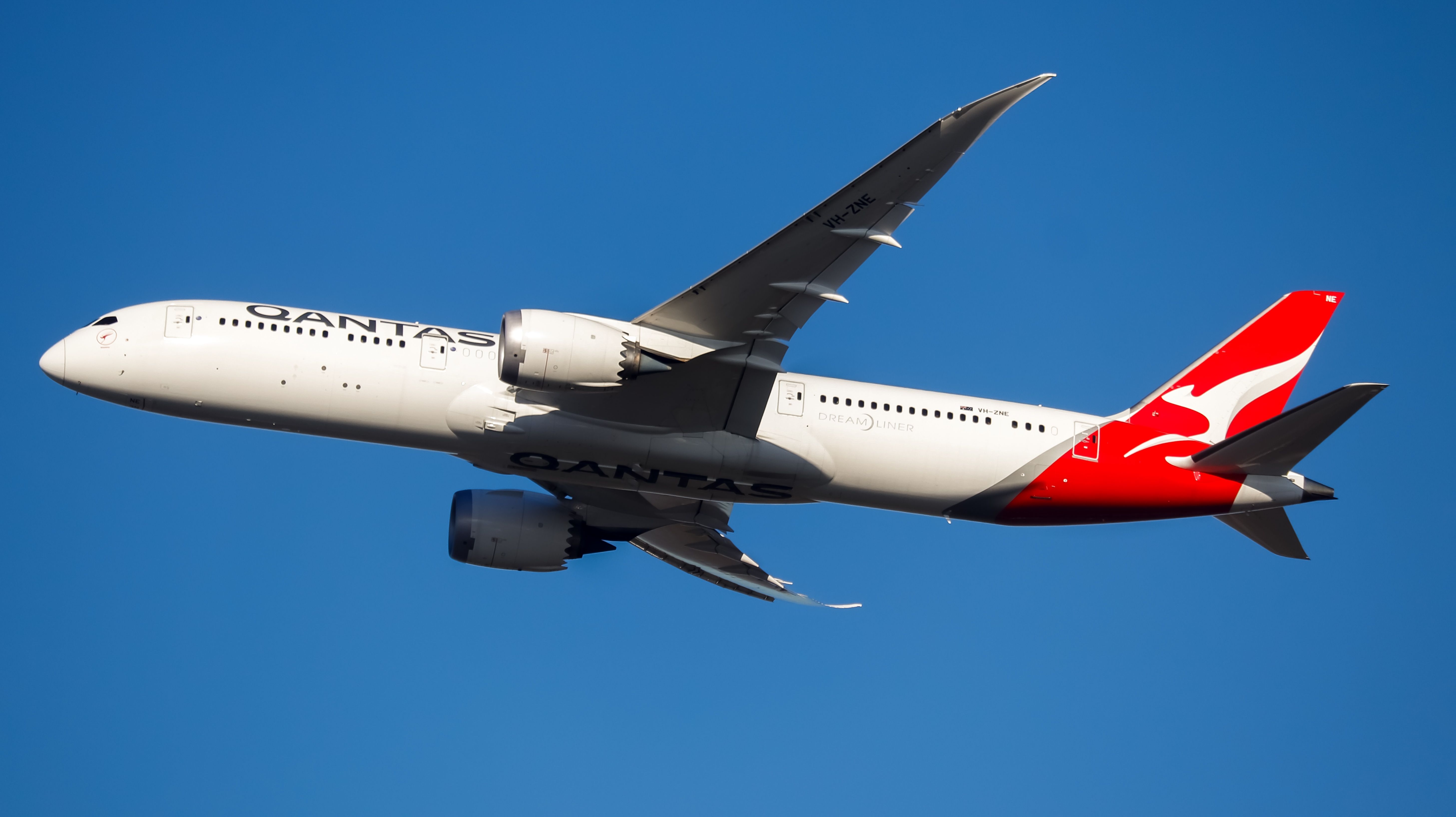 What This New Qantas Frequent Flyer Tie Up Means For Passengers