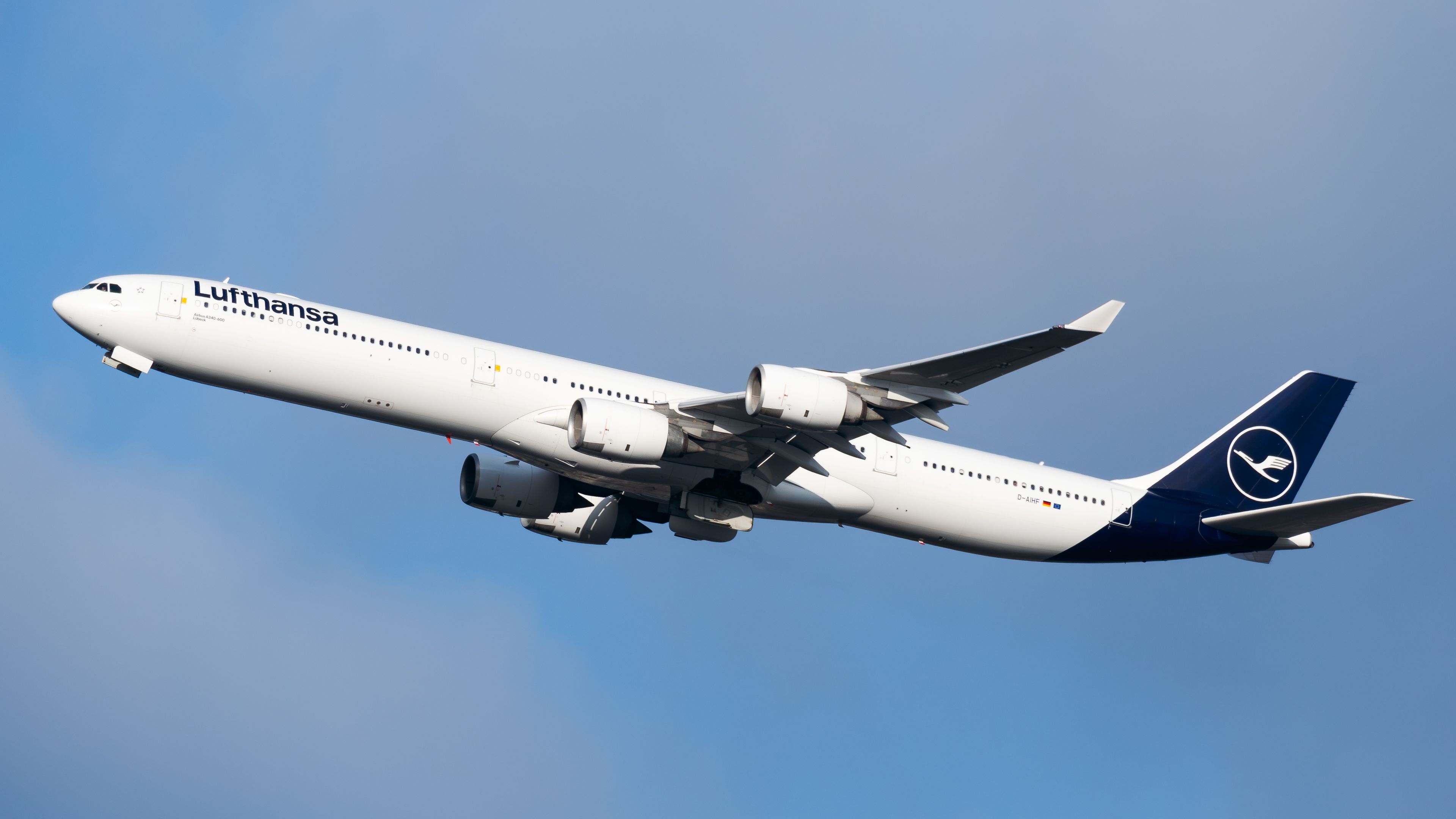 Why In The World Does Lufthansa Still Fly The Airbus A340?